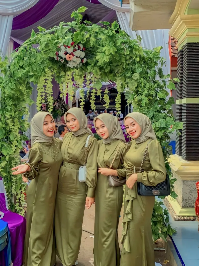 Rekomendasi Dress bridesmaid 100k aja | Galeri diposting oleh Desari ...