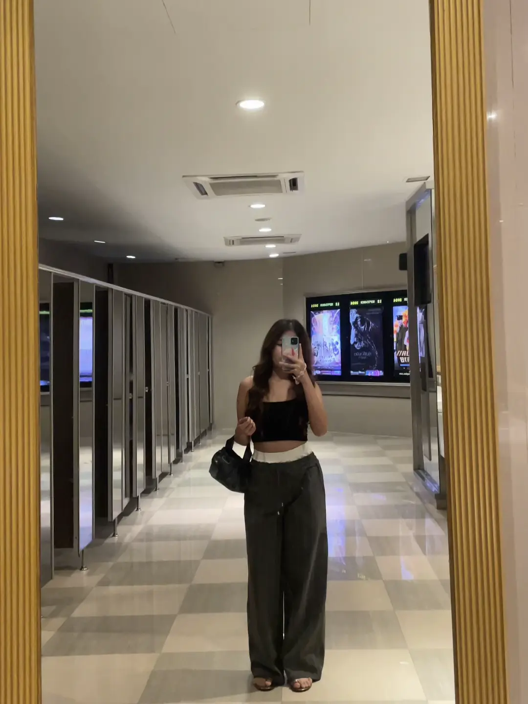 OOTD🖤: ไอเดียแต่งตัวblack but not basic | แกลเลอรีที่โพสต์โดย namhom | Lemon8