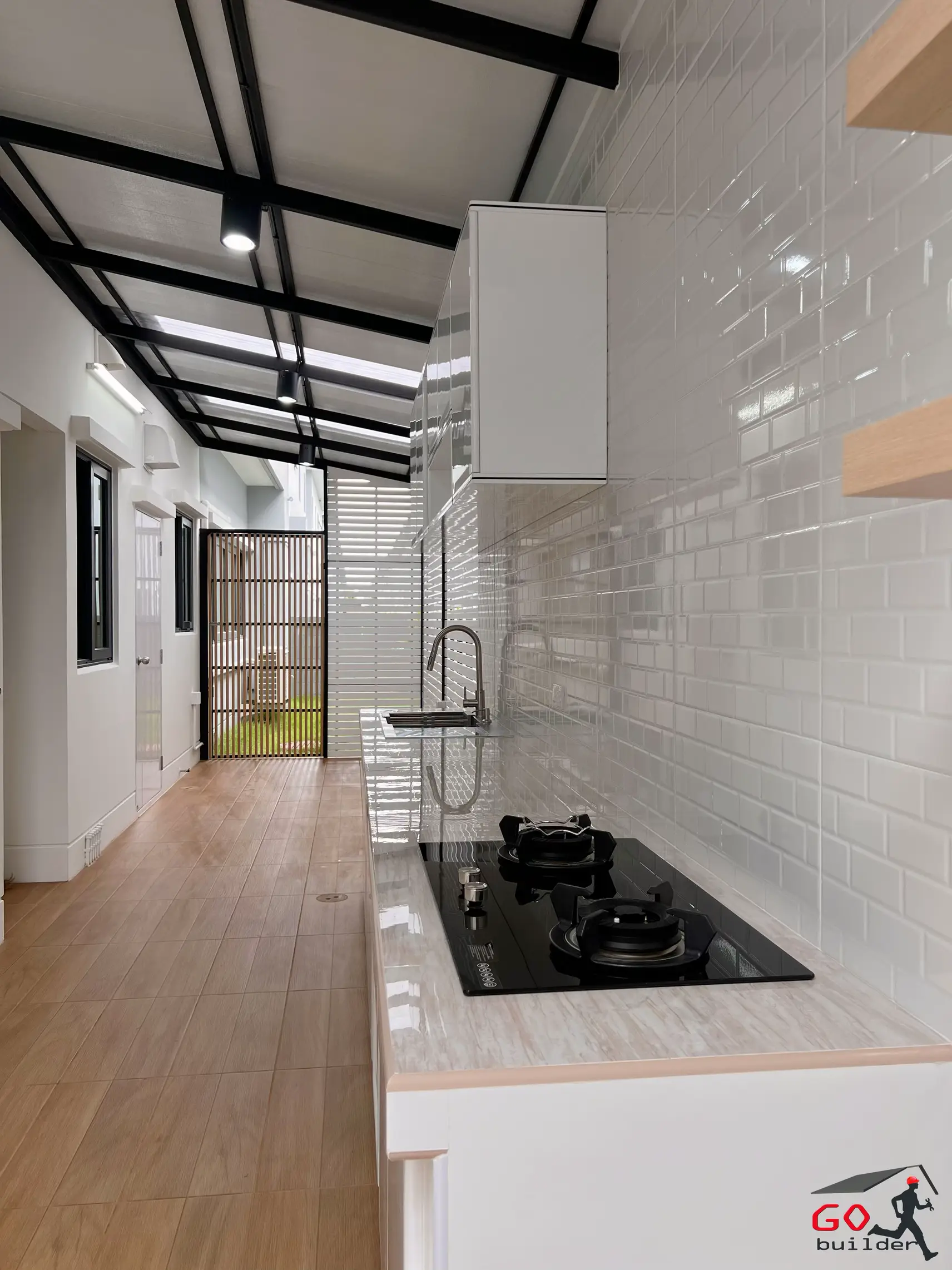 ครัวหลังบ้านแบบเปิด โปร่ง โล่ง สบาย อากาศถ่ายเทดี | แกลเลอรีที่โพสต์โดย GO builder | Lemon8