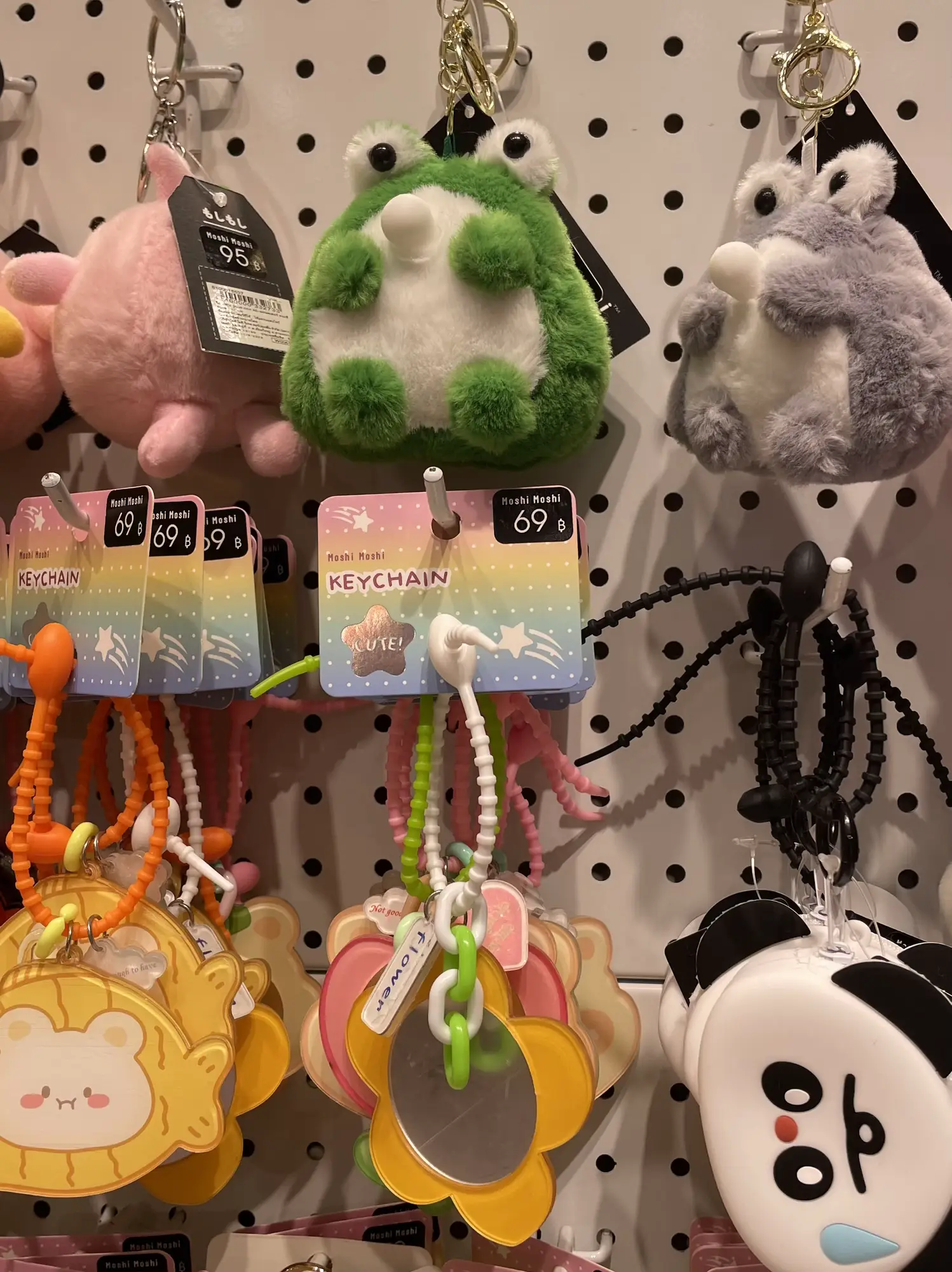 พวงกุญแจตุ๊กตา Mochi Mochi 🧸 | แกลเลอรีที่โพสต์โดย K_mimo.wn | Lemon8