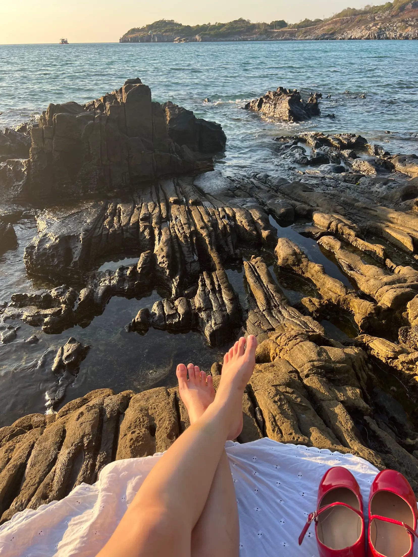 ไปดูsunset ที่‘เกาะสีชัง’กัน🌅 | แกลเลอรีที่โพสต์โดย noodee_____ | Lemon8