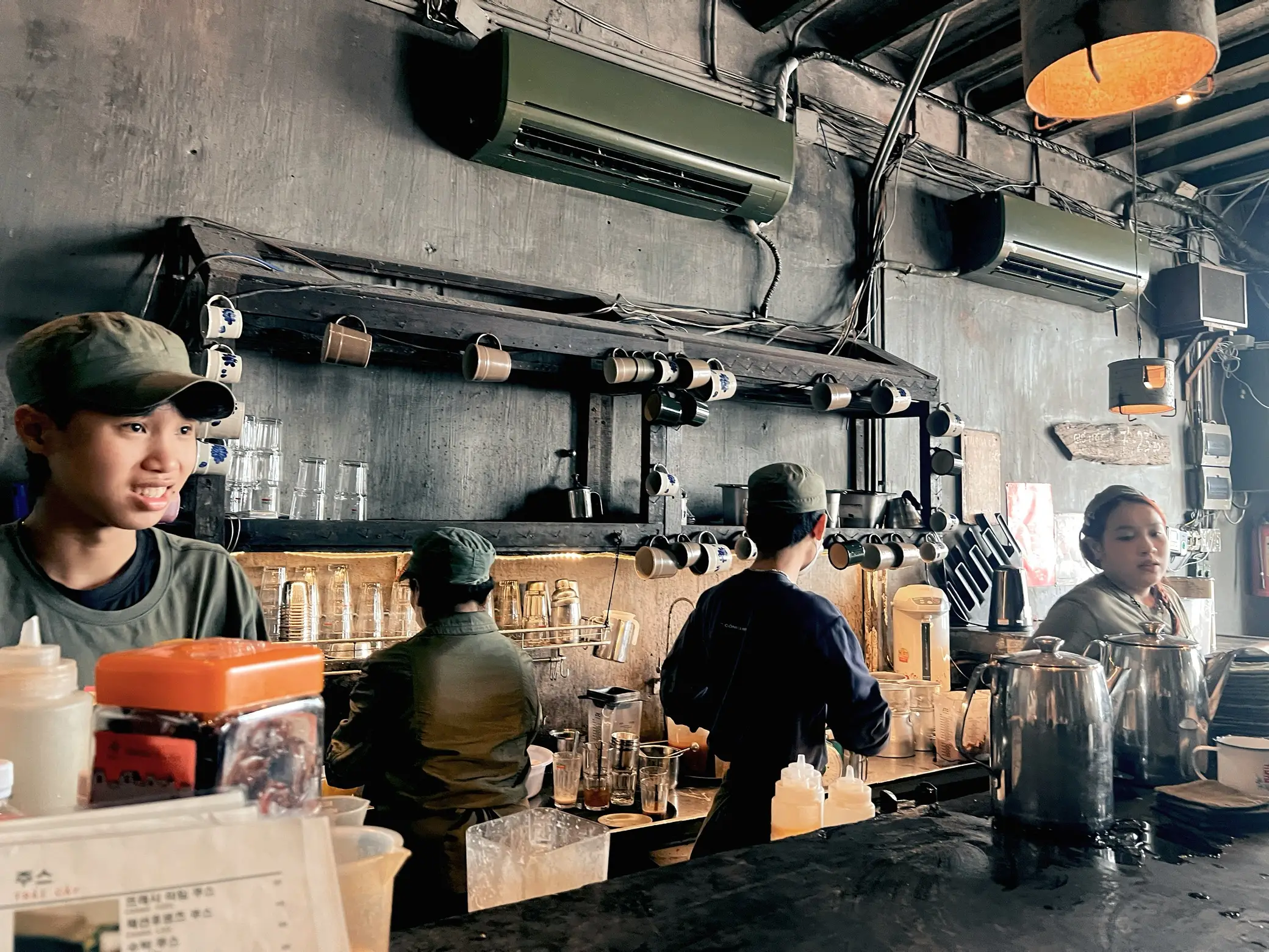 ไปเวียดนาม จะพลาดกาแฟได้ไง? ☕️ | แกลเลอรีที่โพสต์โดย M-150 | Lemon8