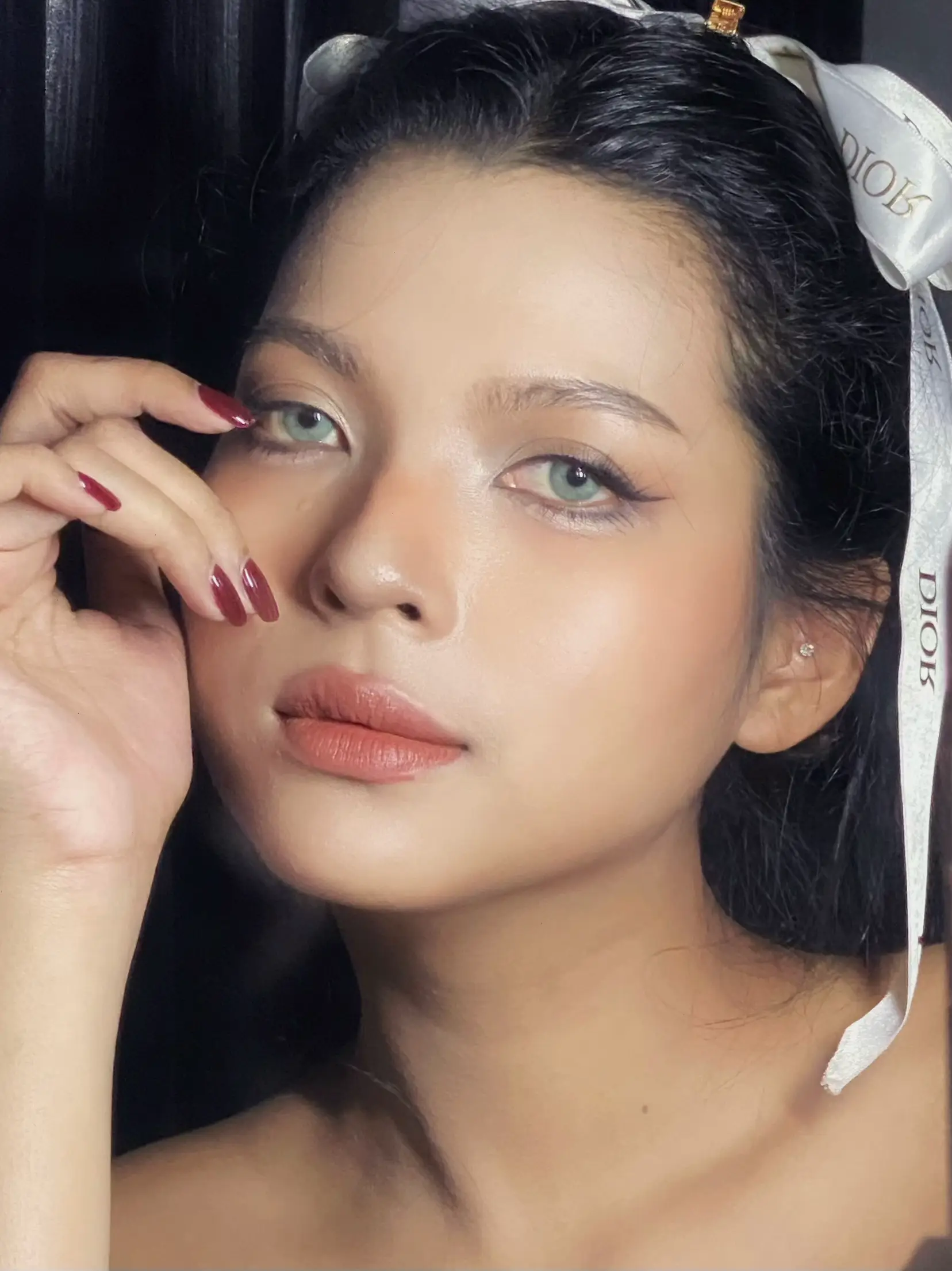 Royal Green Makeup แต่งหน้าตาเขียวลุคเรียบหรู | แกลเลอรีที่โพสต์โดย Ray.makeup | Lemon8