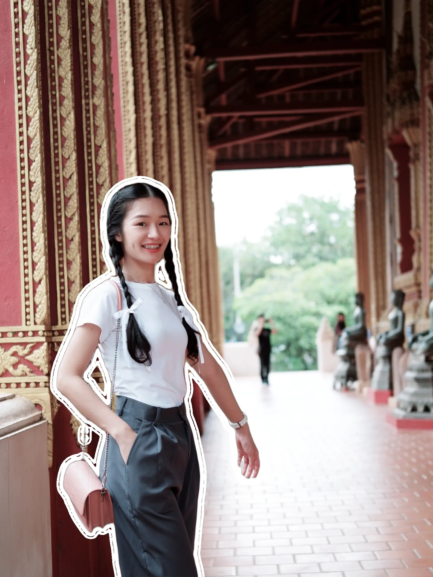 ไอเดีย ไปวัด > ถ่ายรูปยังไง ?? ให้ดูสุภาพ 💜 | แกลเลอรีที่โพสต์โดย CHII Ra | Lemon8