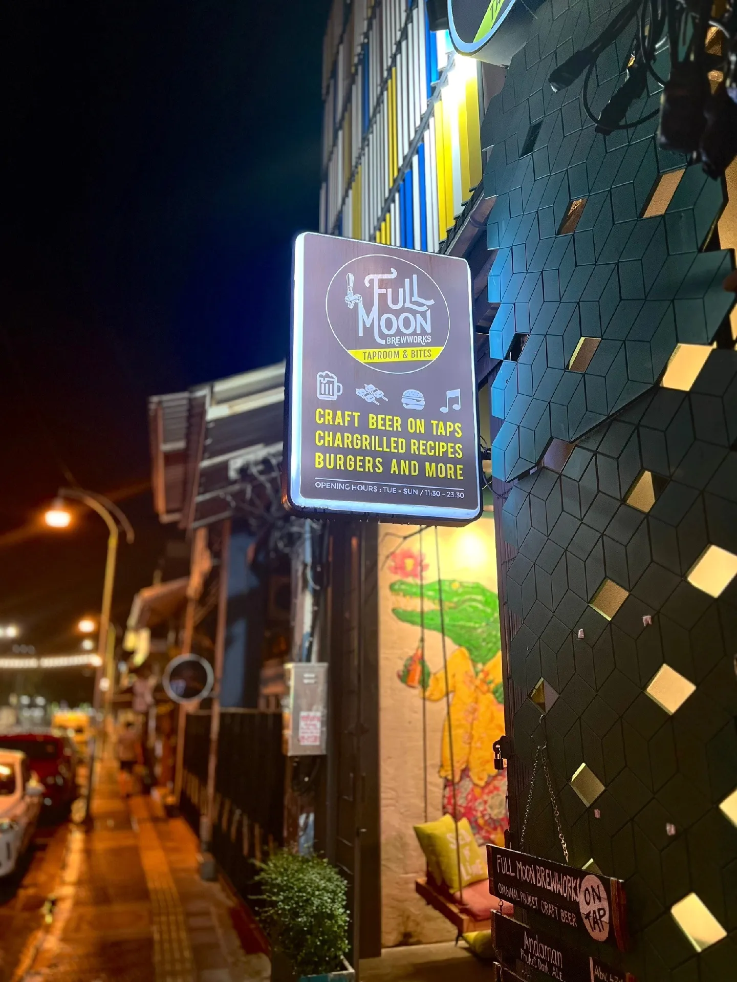 Full Moon phuket..Beer craft ที่สายเก็กฮวยมีฟองชอบ | แกลเลอรีที่โพสต์โดย Pupae BKK | Lemon8