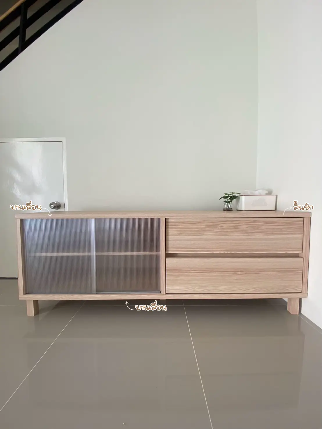 ชั้นวางทีวี ฉบับ พยายามจะมินิมอล 🥳😂 | แกลเลอรีที่โพสต์โดย Nipas.k | Lemon8