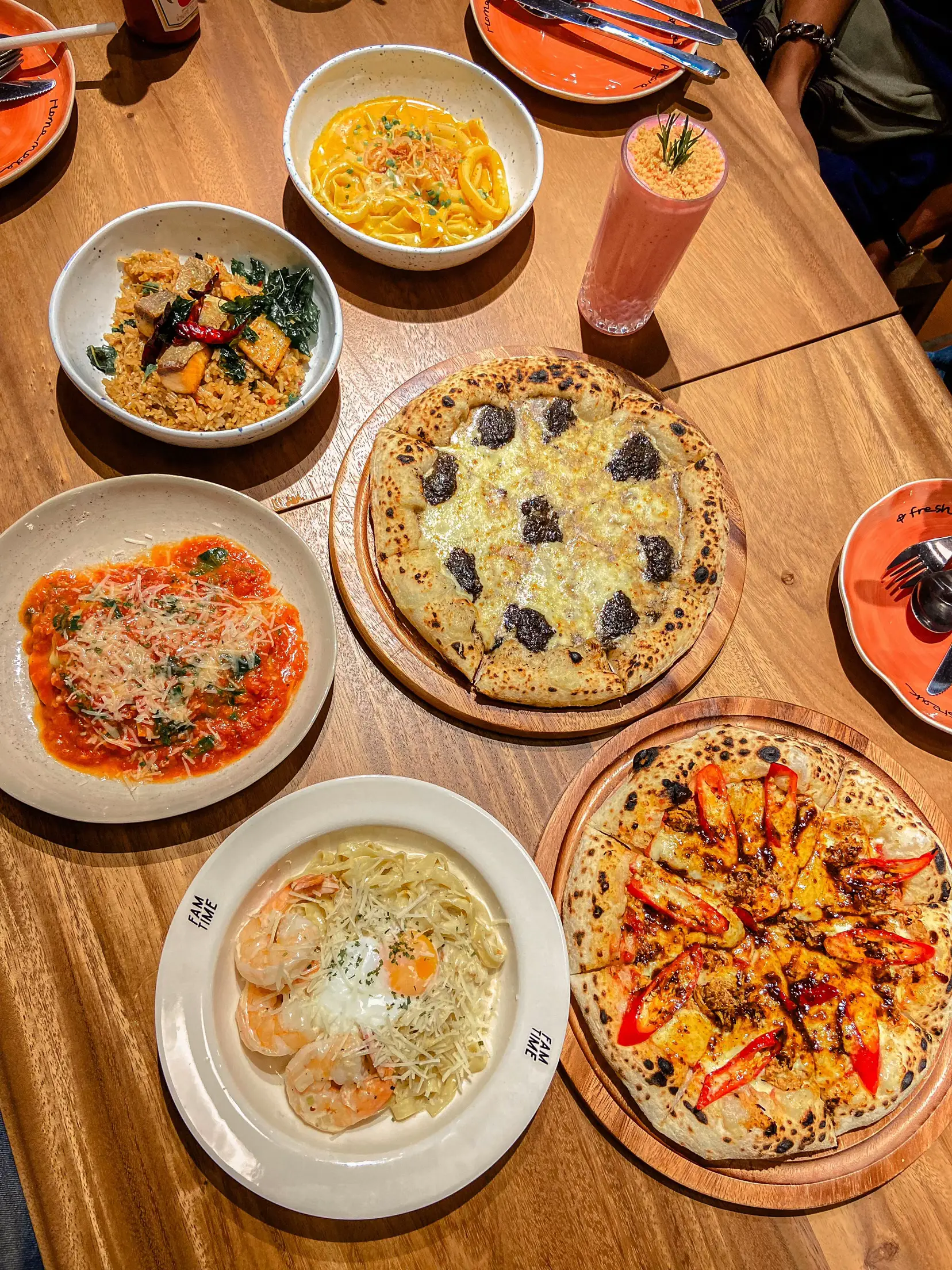 🍕🍝FAM TiME พิซซ่าและพาสต้าร้านโปรด⭐️ | แกลเลอรีที่โพสต์โดย pangz | แป้ง 𐙚 | Lemon8