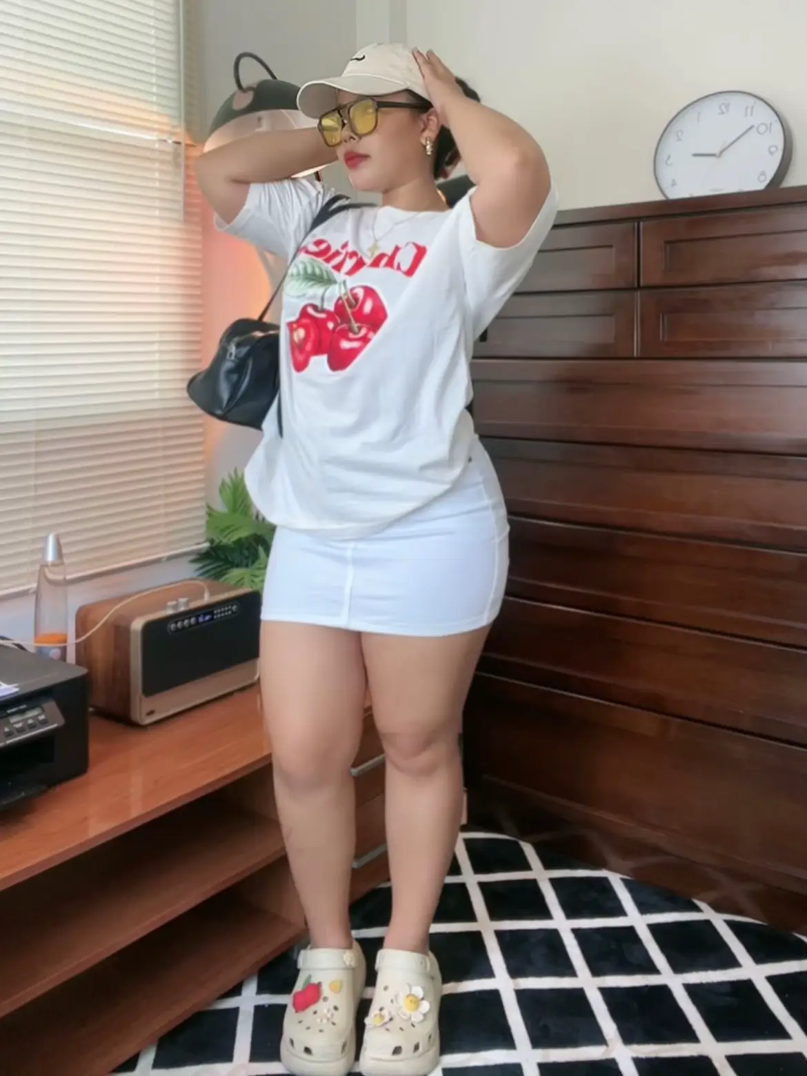 เสื้อยืด+กระโปรงยีนส์🫣 | แกลเลอรีที่โพสต์โดย Puy Kanyanat | Lemon8