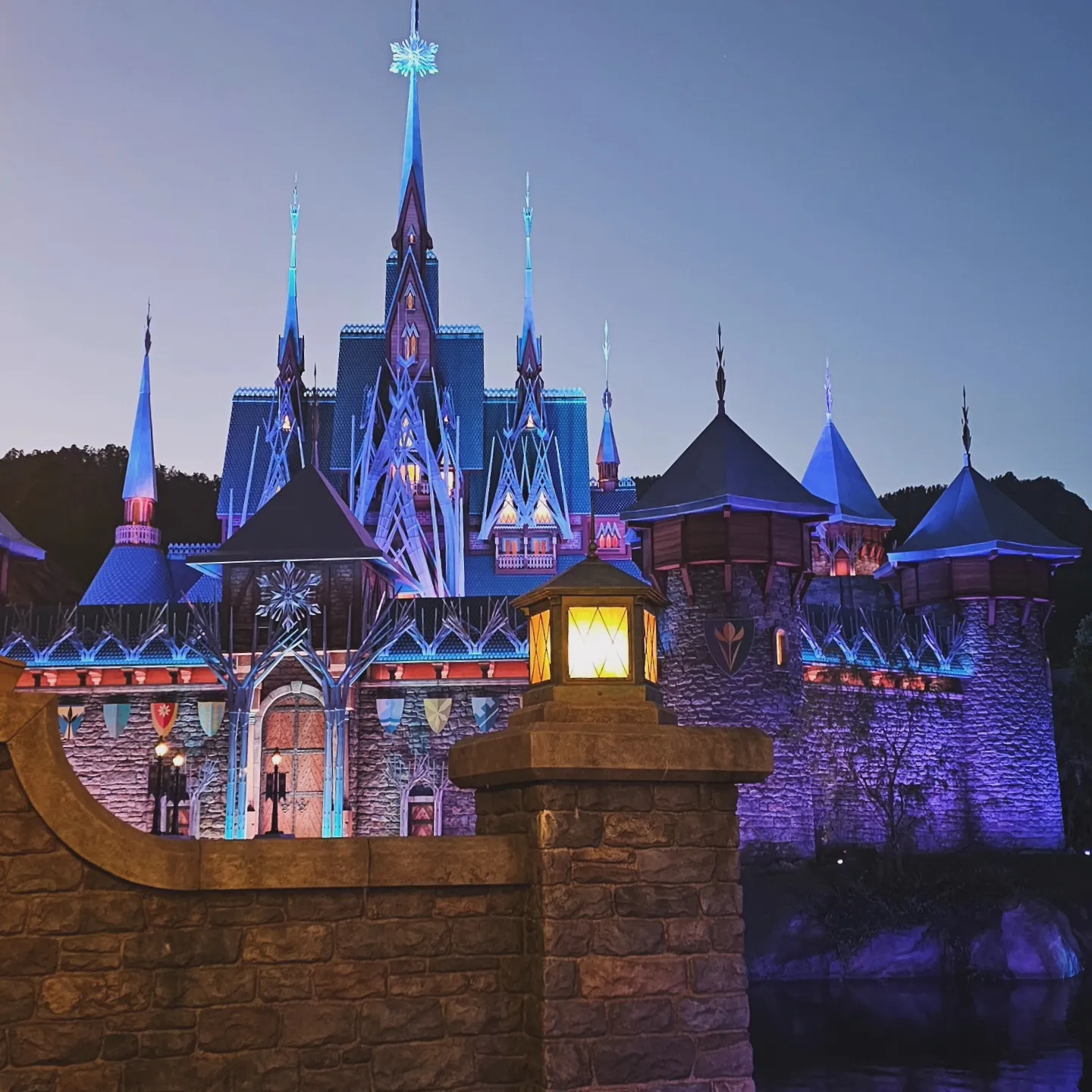 Frozen at night | แกลเลอรีที่โพสต์โดย LHIΠ人246 | Lemon8