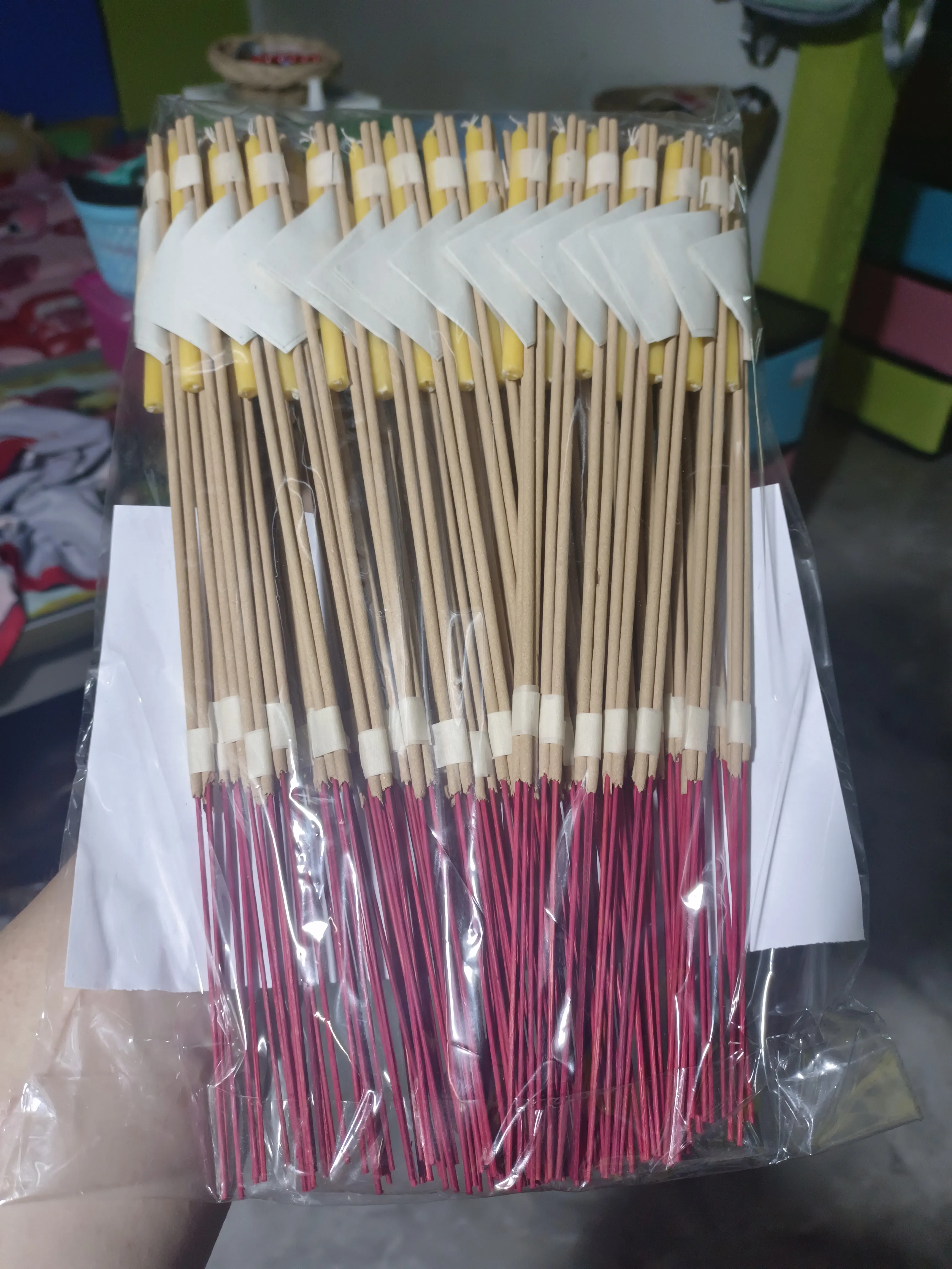 ถวายธูปเทียนแผ่นทองเพื่อเป็นสิริมงคลแก่ชีวิต | แกลเลอรีที่โพสต์โดย Sudarat_PLA | Lemon8