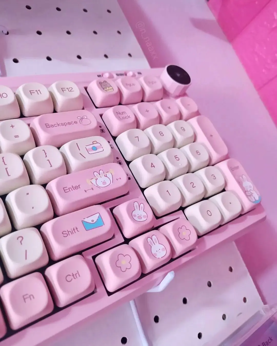 คีย์บอร์ดไร้สายมีจอ เมื่อไหร่น้อคนดีจะมีใจ🫶🏻 | แกลเลอรีที่โพสต์โดย 𝙲𝚑𝚒𝚗𝚐𝚐𝚐 | Lemon8