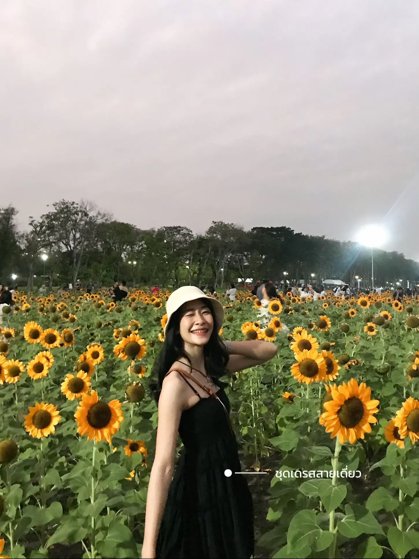 แต่งตัวไปถ่ายรูปสวนรถไฟกันนนน📸🌻 | แกลเลอรีที่โพสต์โดย 𝗢𝗨𝗜🐰 | Lemon8