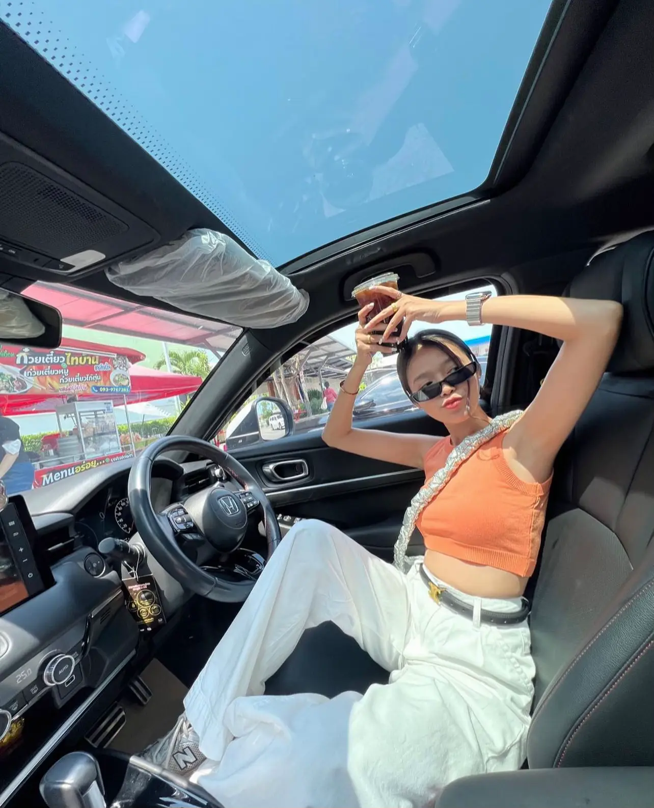 รถคันแรกกับ Honda HRV RS 2022 | แกลเลอรีที่โพสต์โดย แต๋วแหววรีวิว | Lemon8