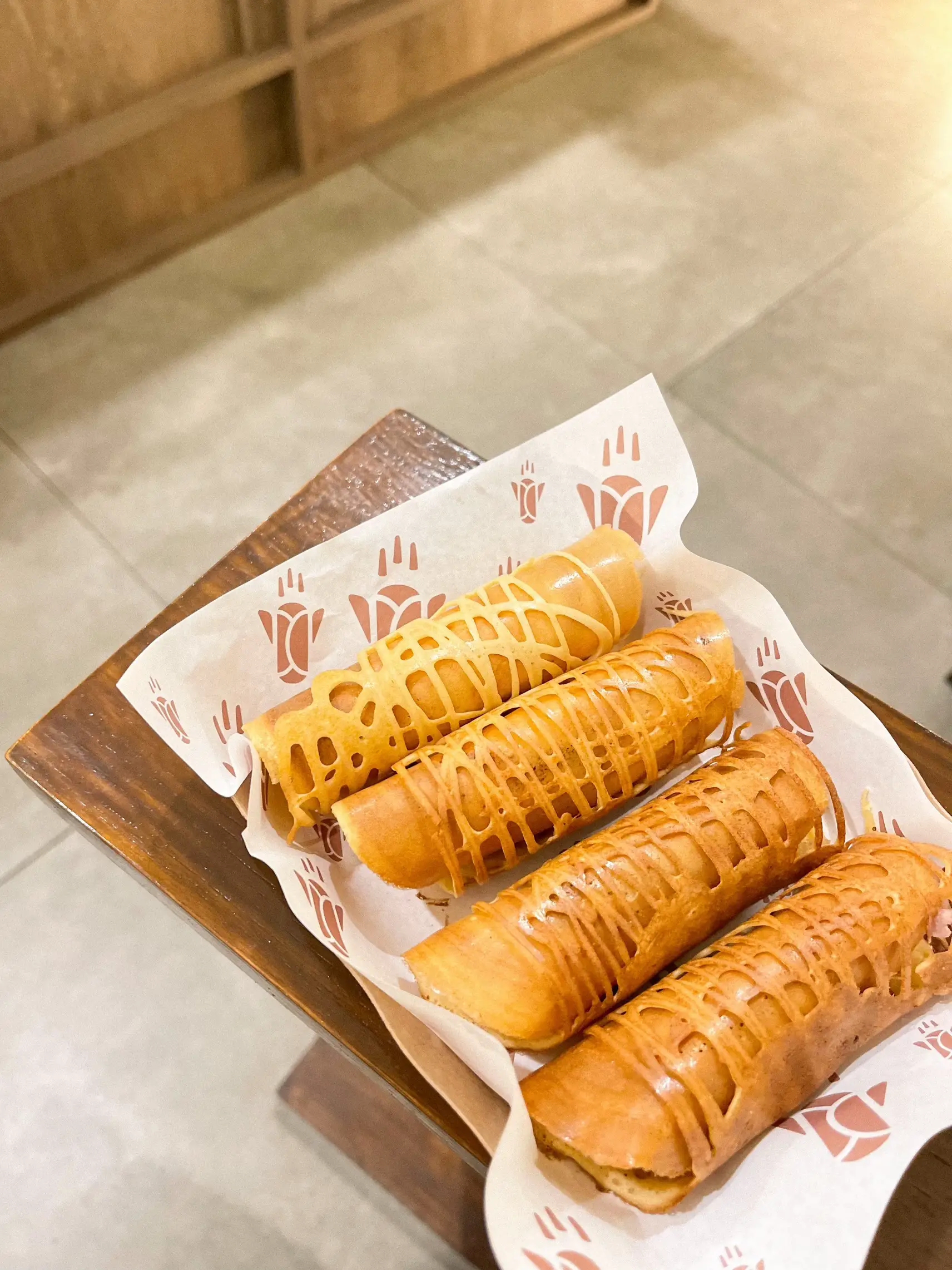 😋 Rocket Rolls โตเกียว แป้งกรอบ ไส้แน่น ย่านจุฬา | แกลเลอรีที่โพสต์โดย ...