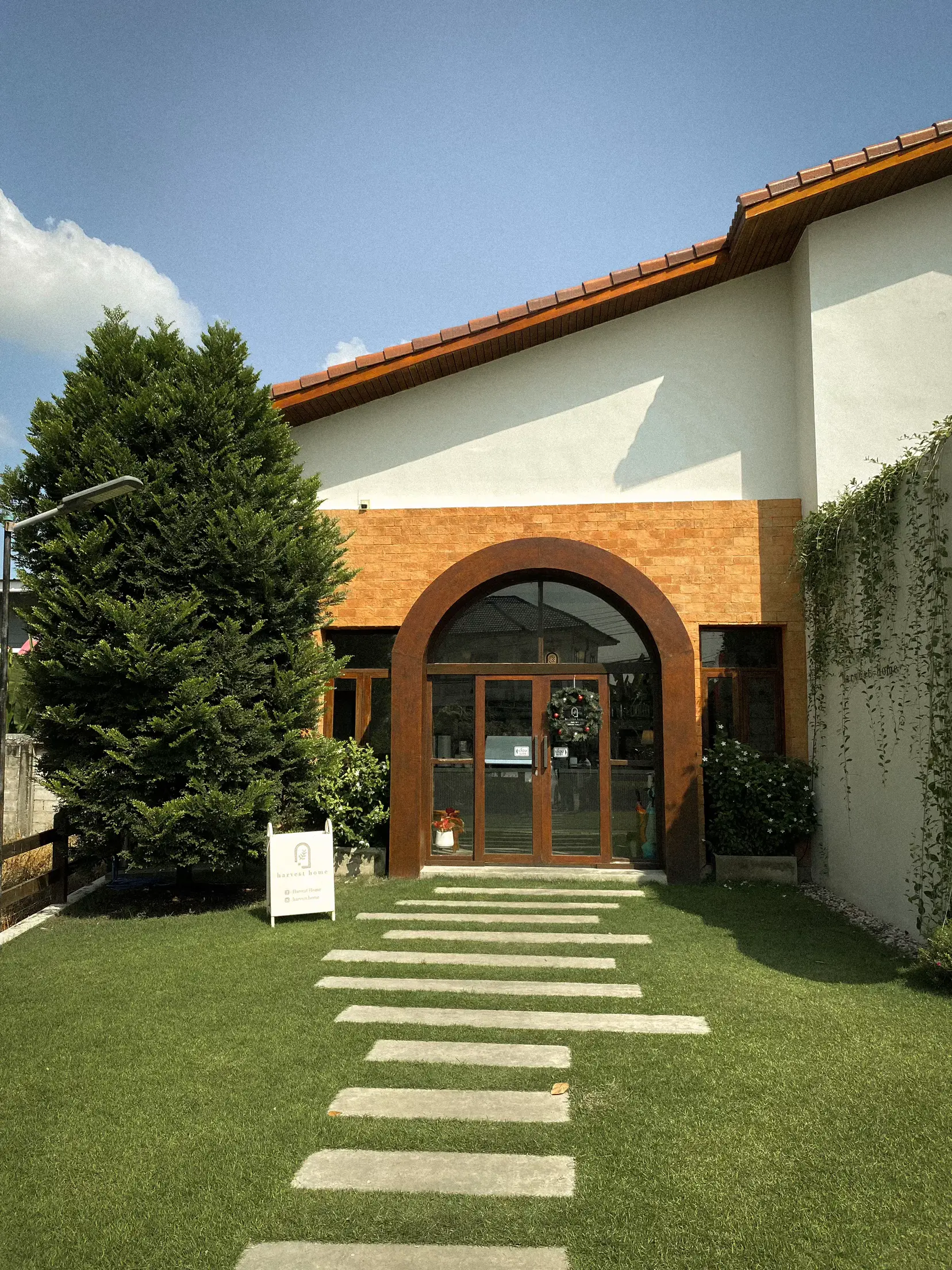 คาเฟ่น่ารักที่กำแพงเพชร ☕️ | แกลเลอรีที่โพสต์โดย oum | Lemon8