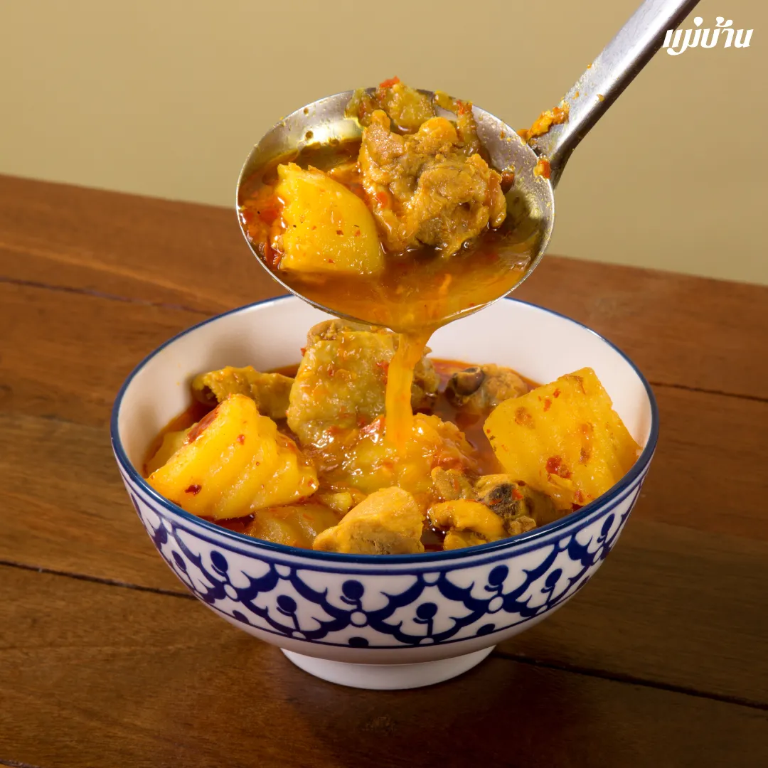 แกงไก่ใส่มันฝรั่ง รสชาตินุ่มนวล 🍲🐔🍚 | แกลเลอรีที่โพสต์โดย Maeban-แม่บ้าน | Lemon8