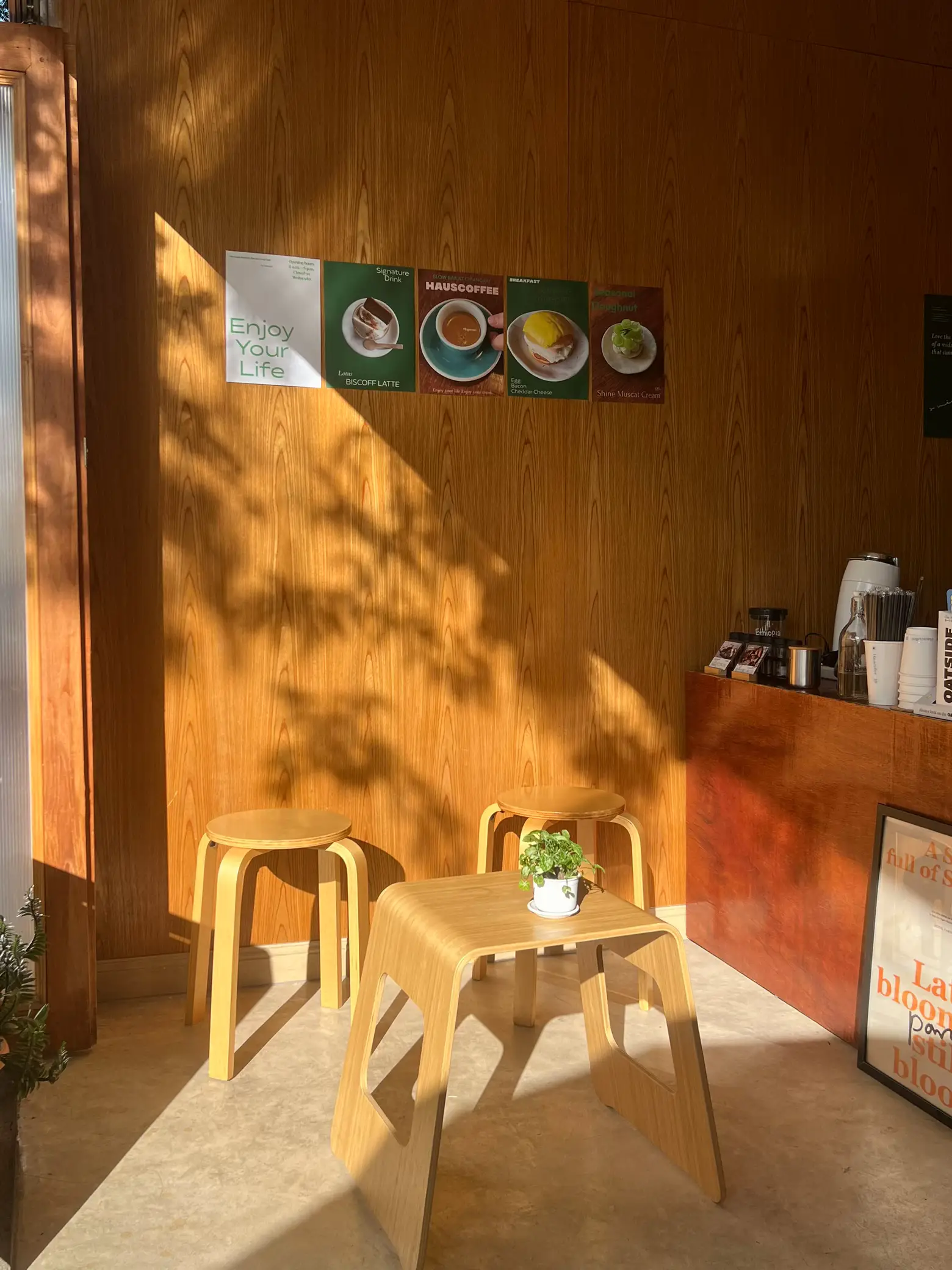 HAUS COFFEE slowbar เล็กๆในเชียงราย 🚪☕️🍵🍓🍑 | แกลเลอรีที่โพสต์โดย preammier | Lemon8