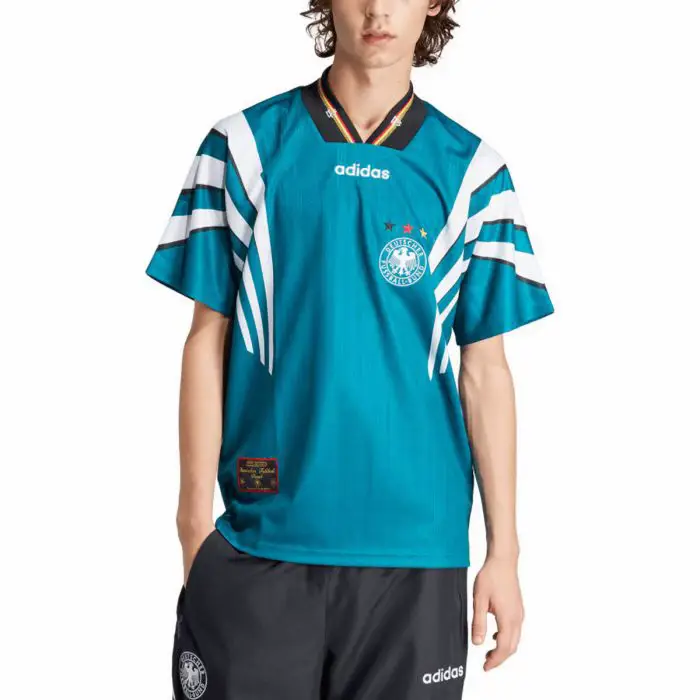 BLOKECORE STYLE เสื้อบอลใส่กับอะไร? | แกลเลอรีที่โพสต์โดย i'dream | Lemon8