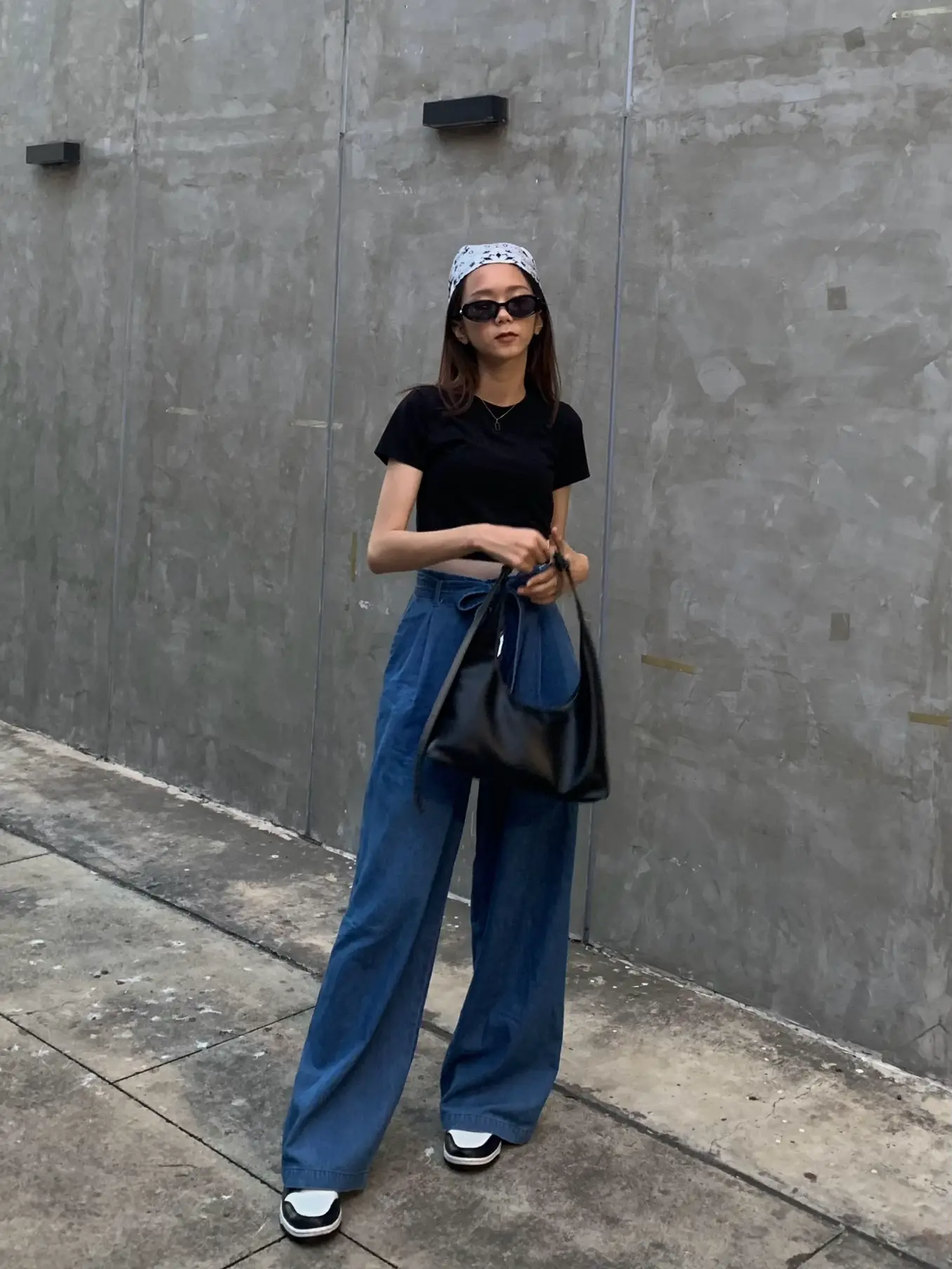 OOTD | ลุคง่ายๆชิคๆต้อนรับ Summer 💙🏖️ | แกลเลอรีที่โพสต์โดย jry | Lemon8