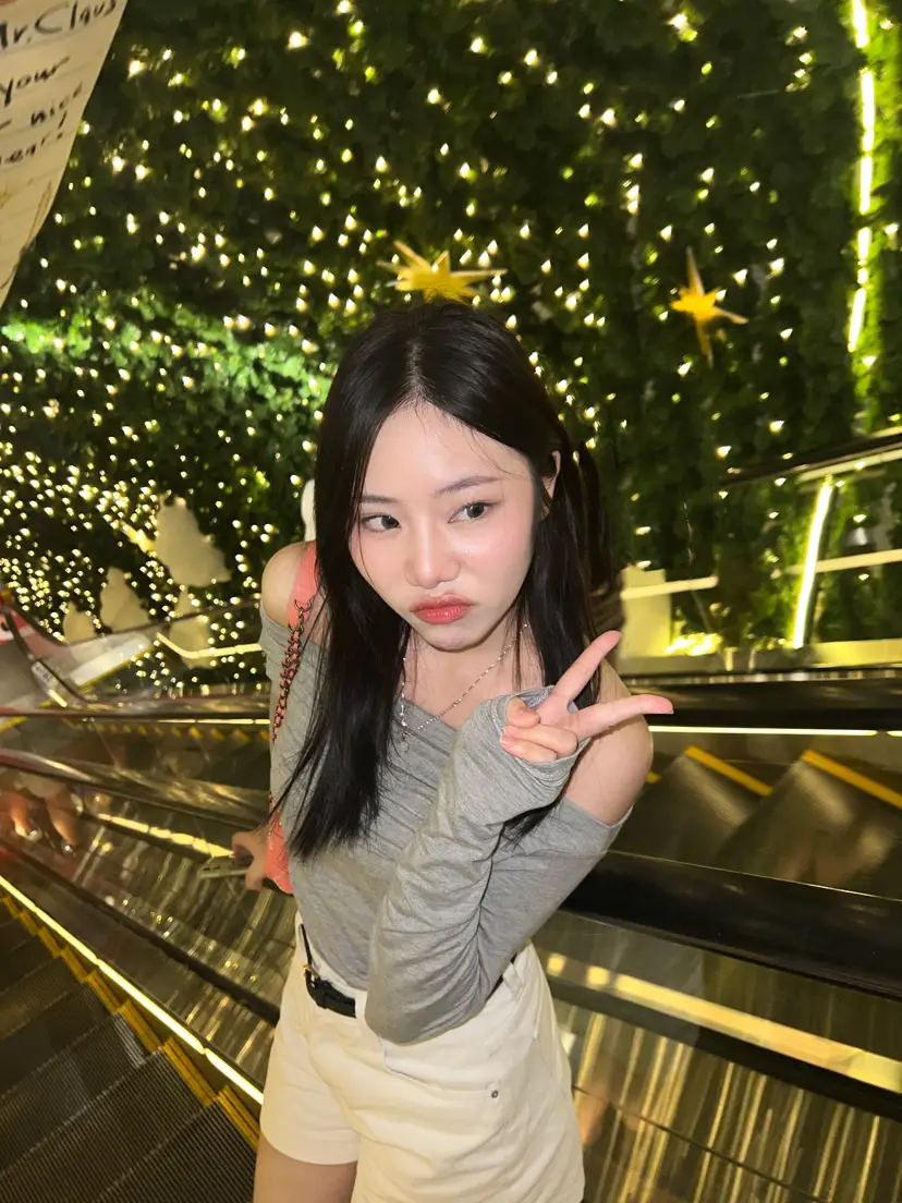 บันไดเลื่อนที่ Central Embassy 🎄😝 | แกลเลอรีที่โพสต์โดย pèi | Lemon8