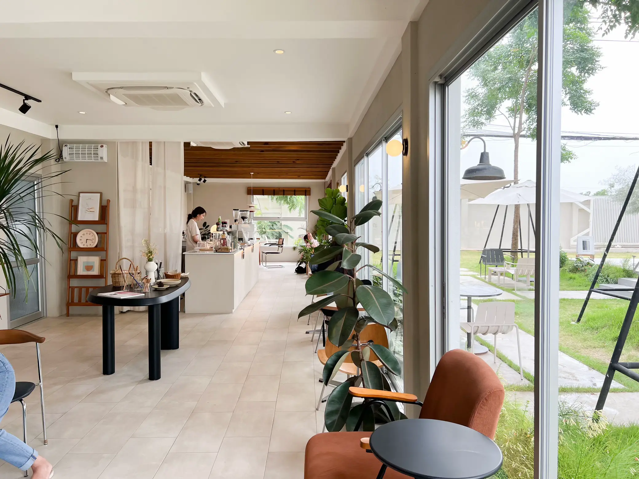Smitten cafe คาเฟ่สุดมินิมอล ที่คลองหลวงปทุมธานี 🤎 | แกลเลอรีที่โพสต์ ...