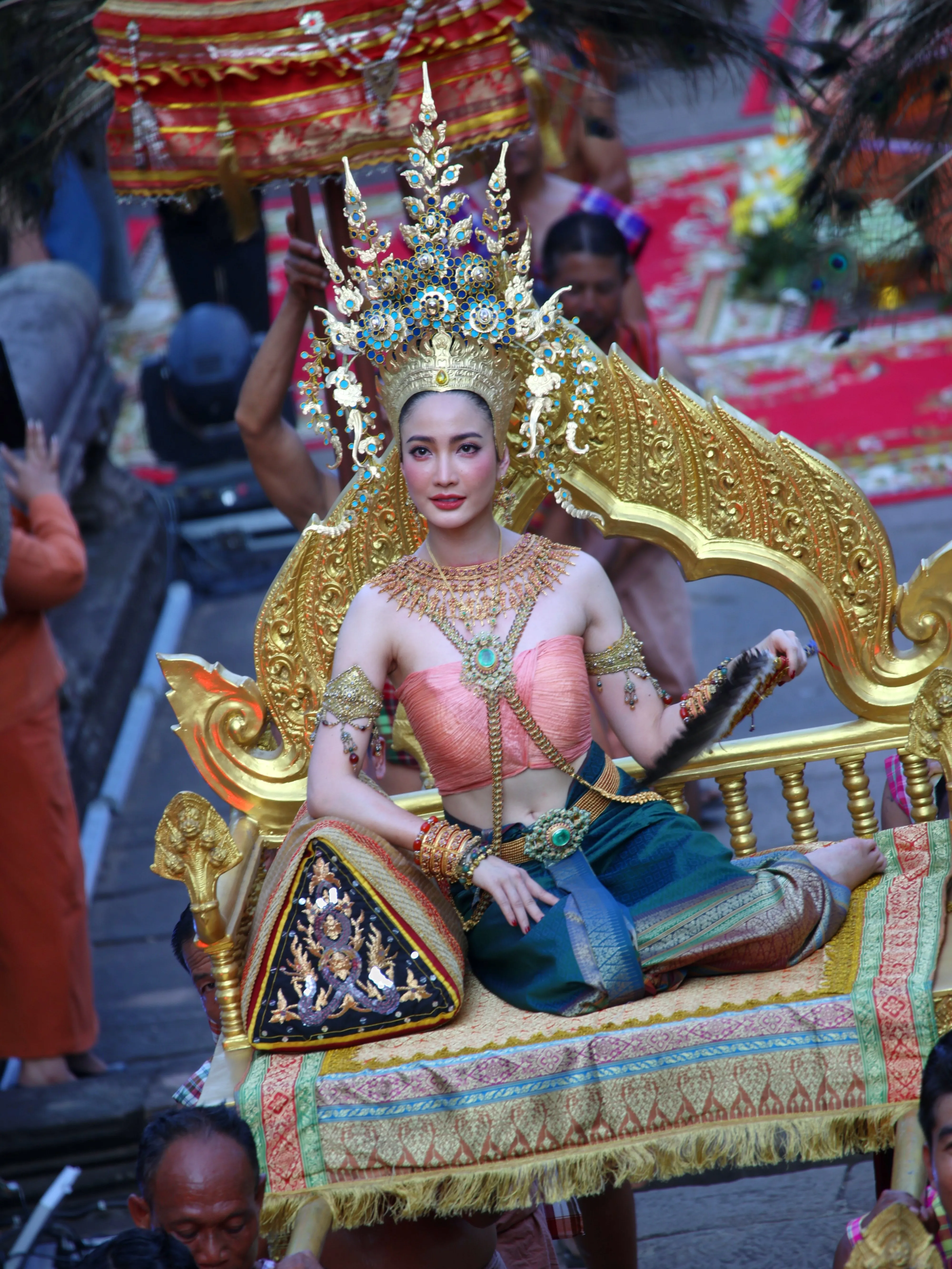 ประเพณีขึ้นเขาพนมรุ้ง ประจำปี 2567 | แกลเลอรีที่โพสต์โดย Chungphotostory | Lemon8