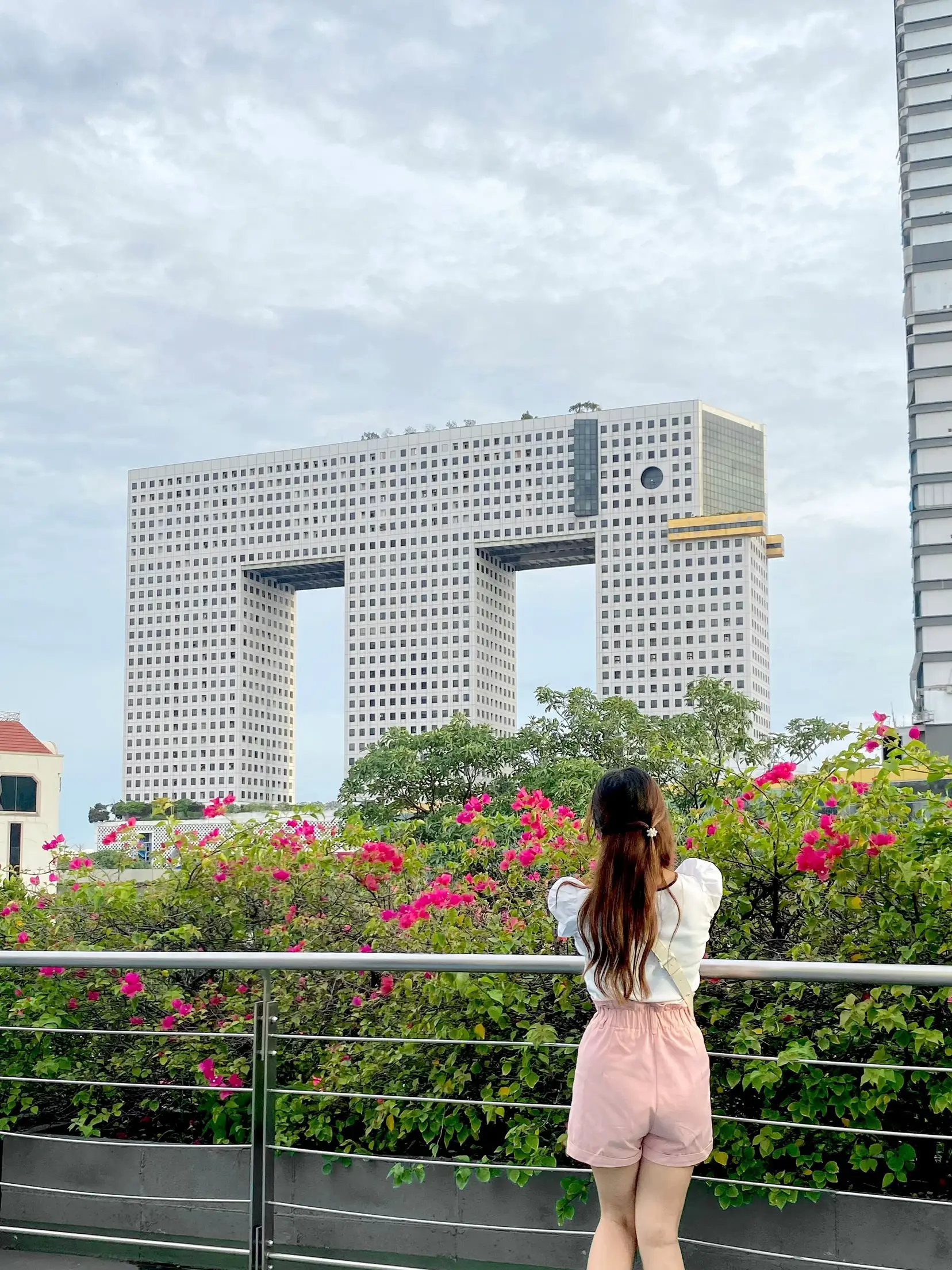 ถ่ายรูปกับตึกช้างที่สวนลอยฟ้า @Avenue Ratchayothin | แกลเลอรีที่โพสต์ ...