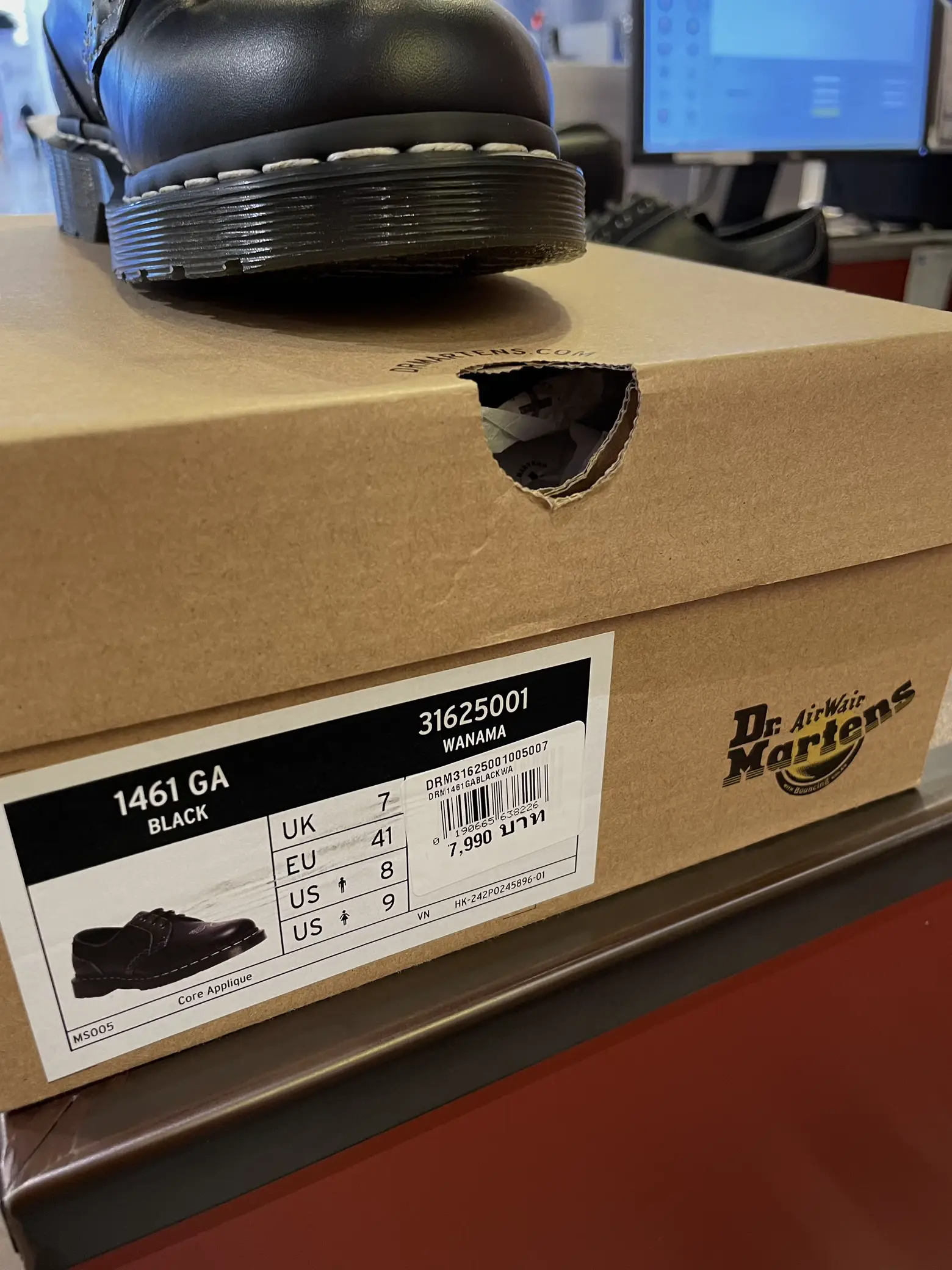 Dr.martens ลด 25% | แกลเลอรีที่โพสต์โดย Sakditat Nick | Lemon8