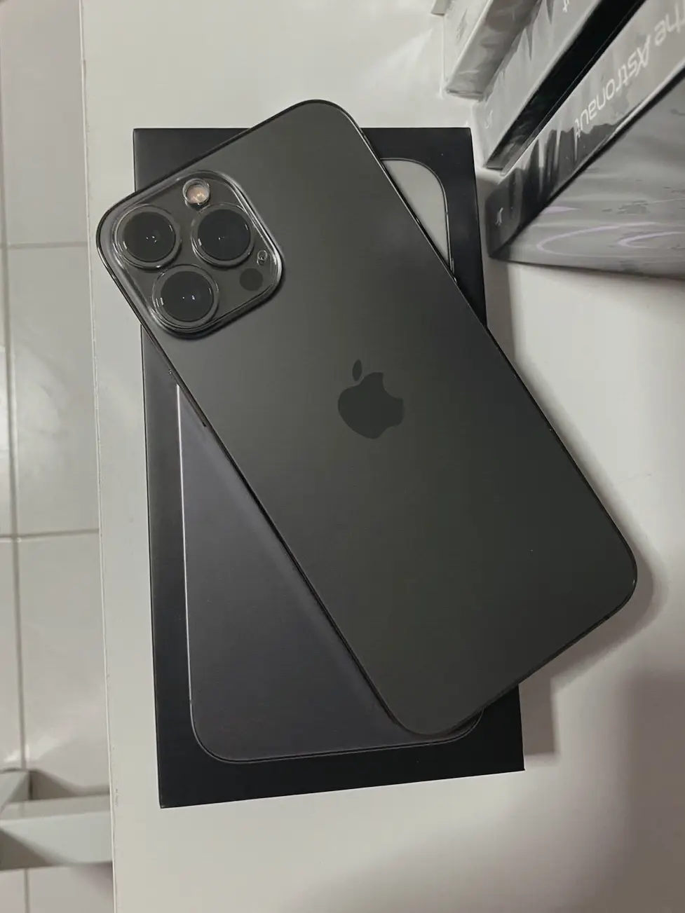 ครบปี☑️ 13promax ใช้แล้วเป็นยังไงบ้าง | แกลเลอรีที่โพสต์โดย PA IR | Lemon8