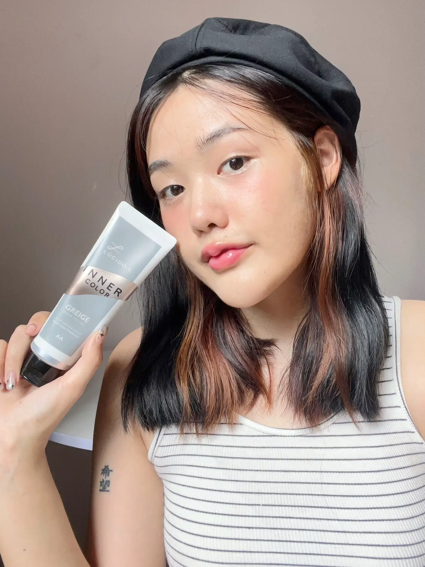 Simply dye your inner hair for five minutes, 💁🏻‍♀️ and I won't break ...