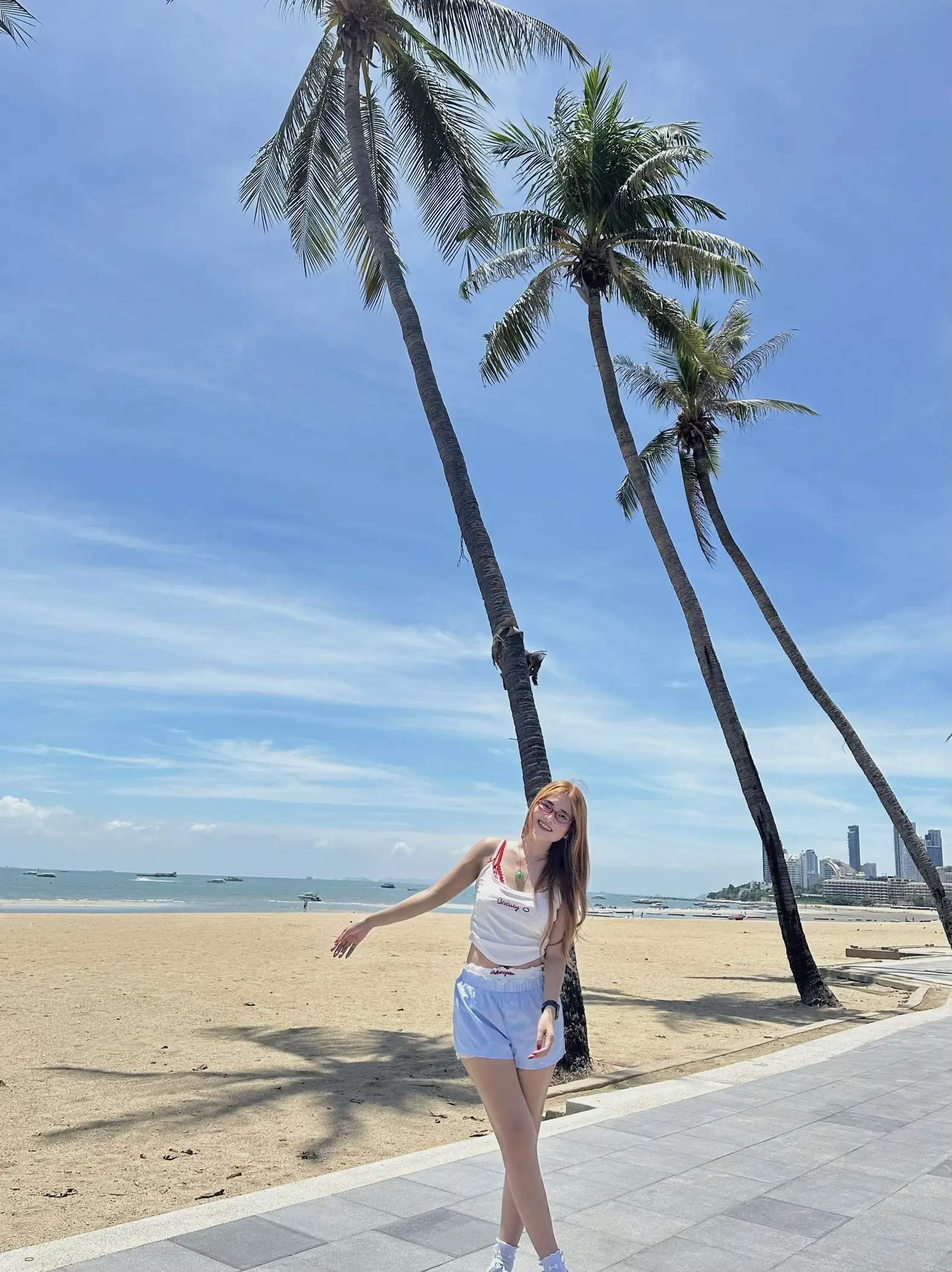 คาเฟ่ติดทะเล เลิฟเว่อร์ พัทยา 🍒🏝️ | แกลเลอรีที่โพสต์โดย KiTaaa | Lemon8