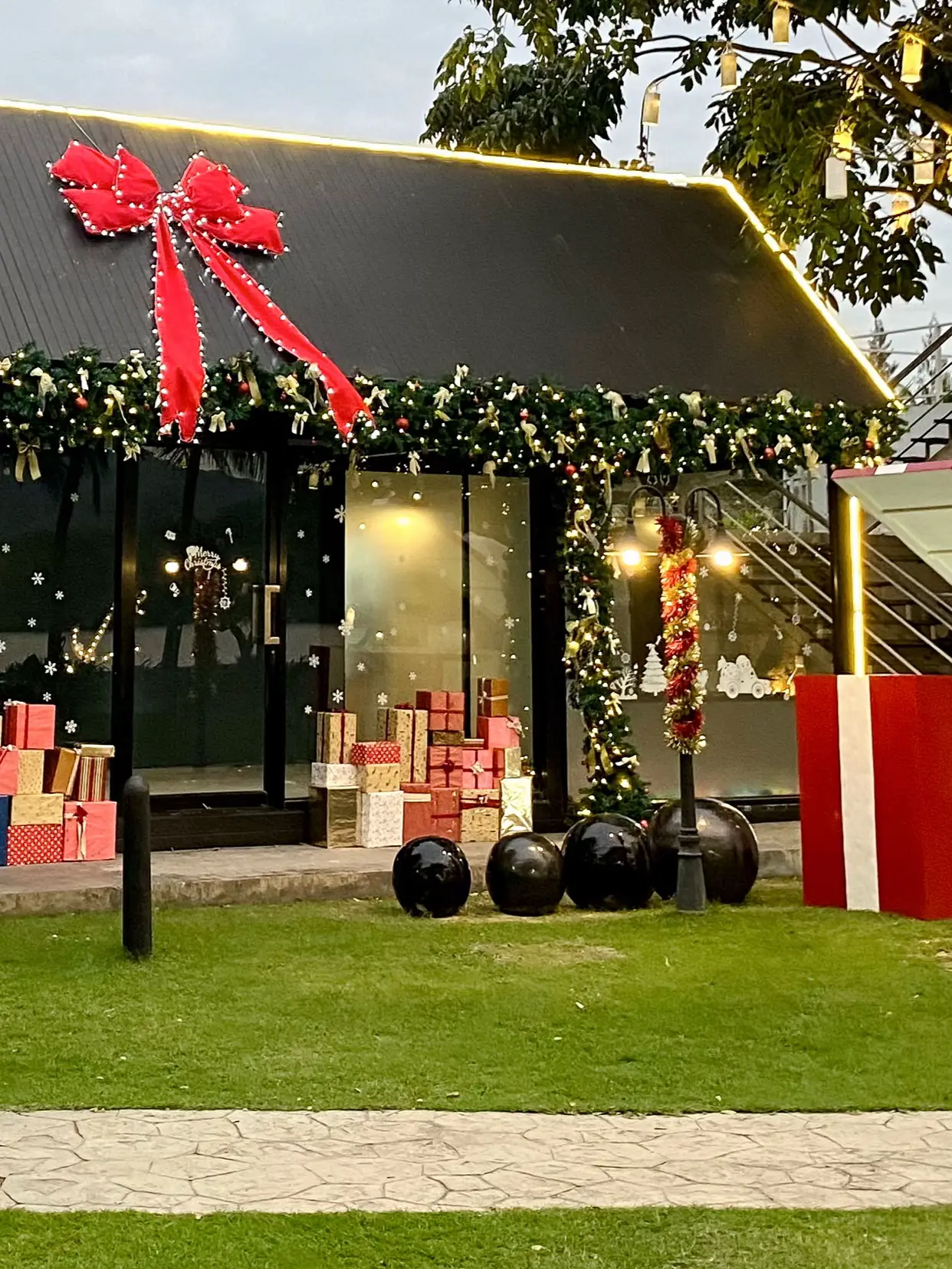 Inlaya Ratchaburi ฟีลต่างประเทศ วิวหลักล้าน⛰️☀️ | แกลเลอรีที่โพสต์โดย ...