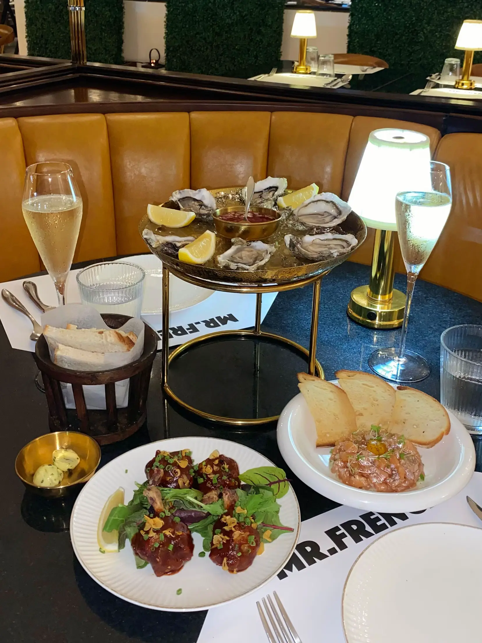 Mr.French 🇫🇷 ร้านอาหารสไตล์ฝรั่งเศสกับมุมถ่ายรูปสุดฮิต 🥂 | แกลเลอรีที่โพสต์โดย Nu Dee🐰 | Lemon8