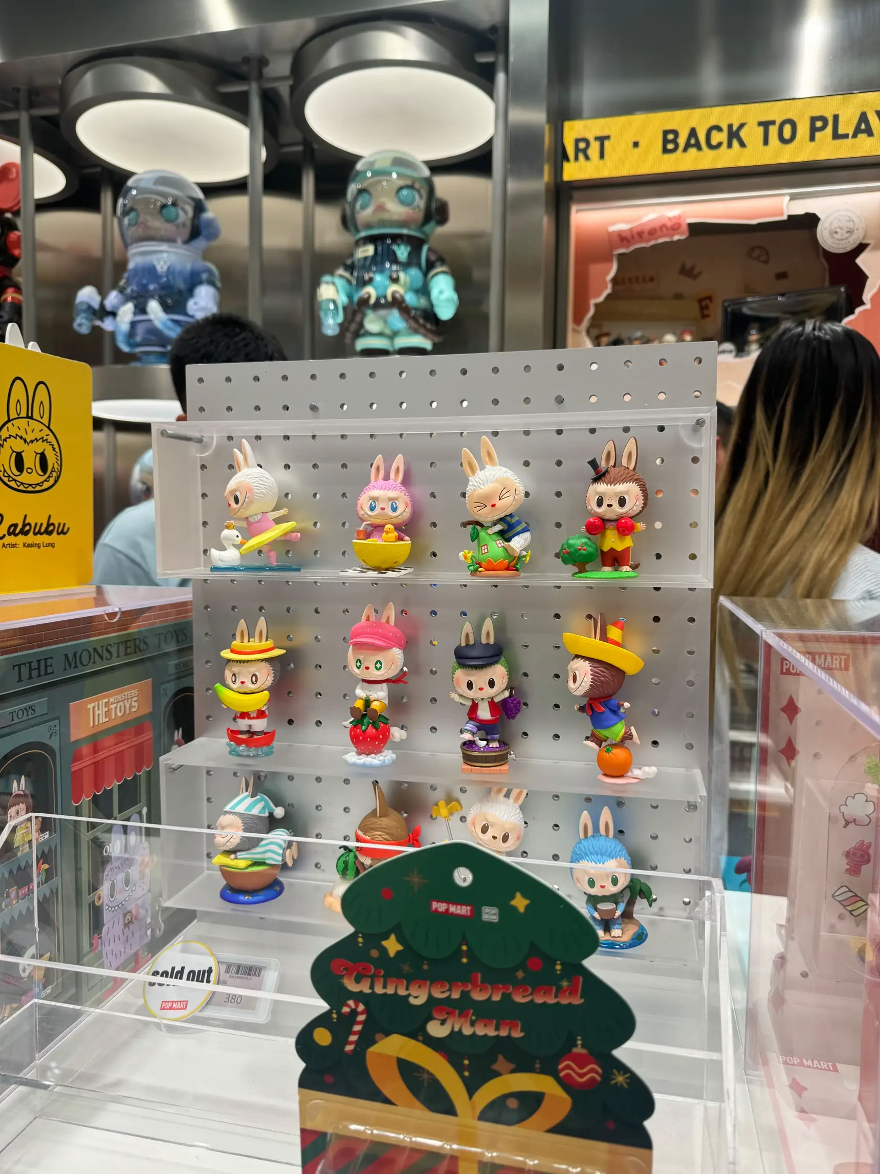 17 ไอเดียยอดนิยมเกี่ยวกับ ลาบูบู้ Popmart ราคาป้าย ในปี 2024