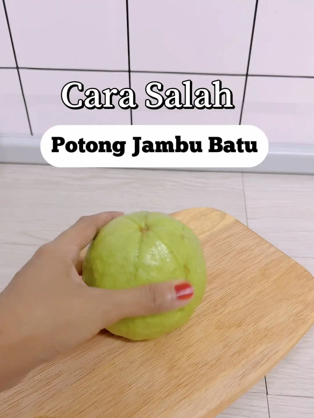 Senangnya baru tahu life hack potong jambu 😅 | Video diterbitkan oleh wawadels | Lemon8