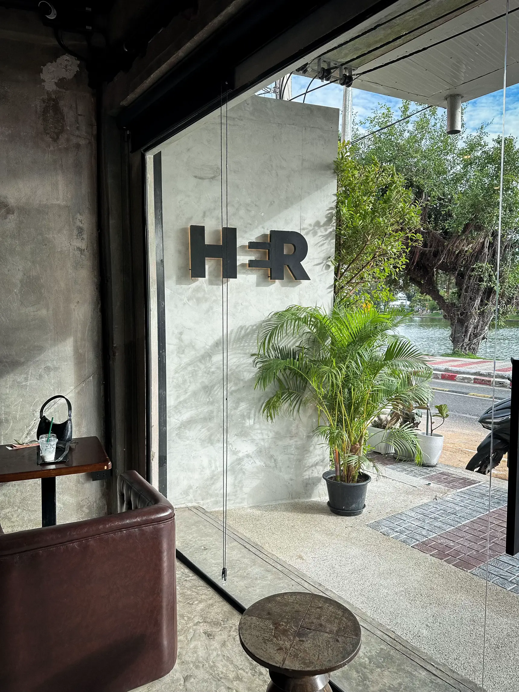 HER Studio : คาเฟ่ร้อยเอ็ด☕️ | แกลเลอรีที่โพสต์โดย My Way | Lemon8