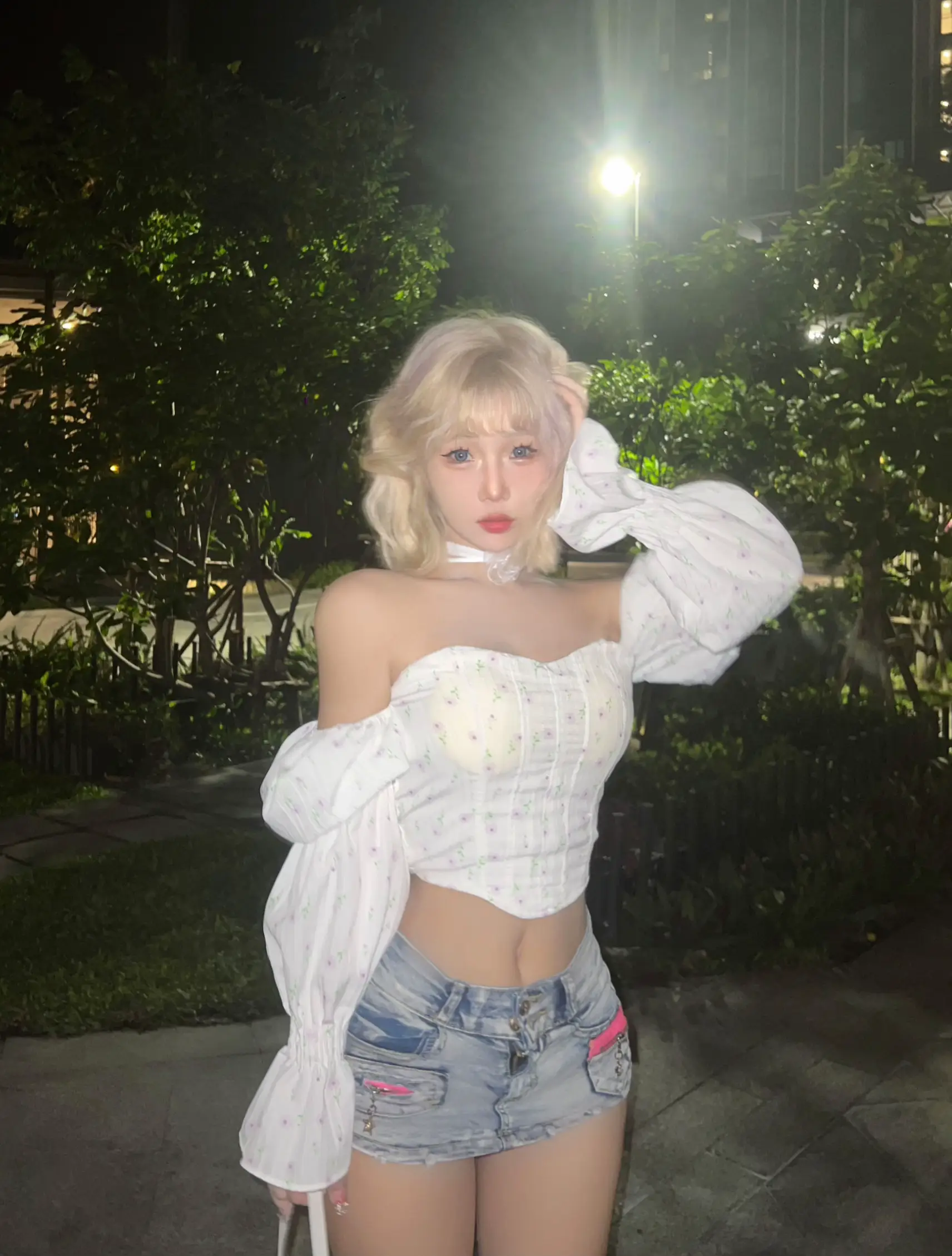 OOTD เปิดแฟลชถ่ายรูปกลางคืน! | แกลเลอรีที่โพสต์โดย fenfen_芬芬 | Lemon8