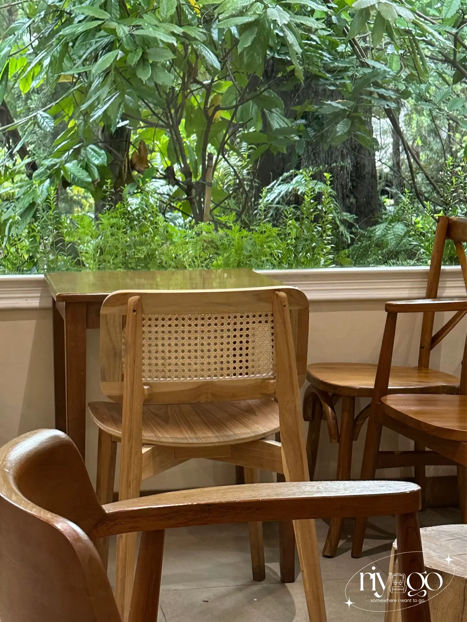 รีวิวคาเฟ่สไตล์อังกฤษลับๆ ย่านคลองสามวา | แกลเลอรีที่โพสต์โดย NUT.PARI | Lemon8