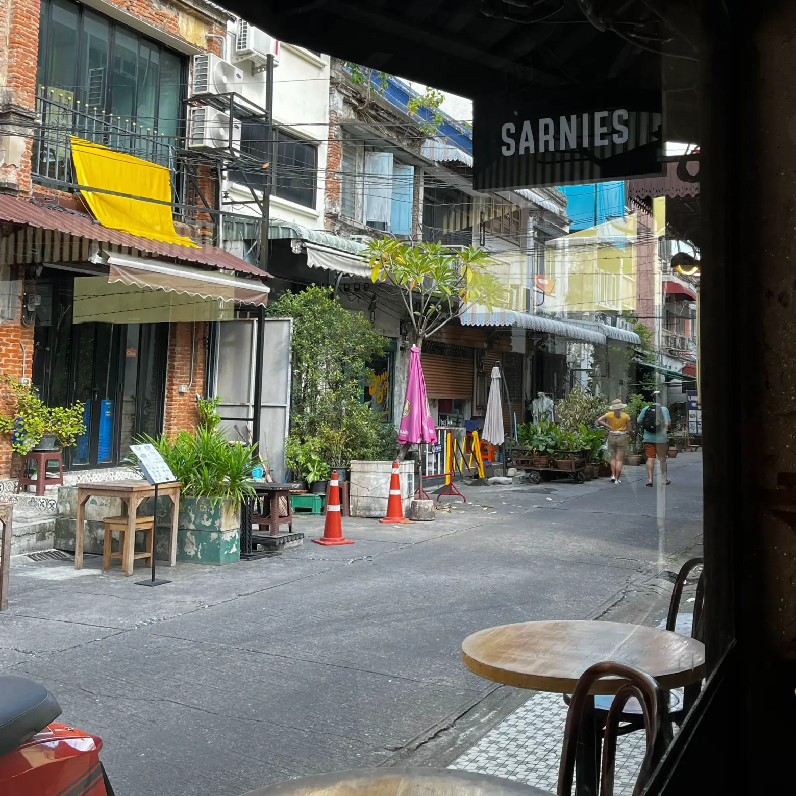 Sarnies คาเฟ่ Brunch สไตล์วินเทจย่านเจริญกรุง | แกลเลอรีที่โพสต์โดย ...