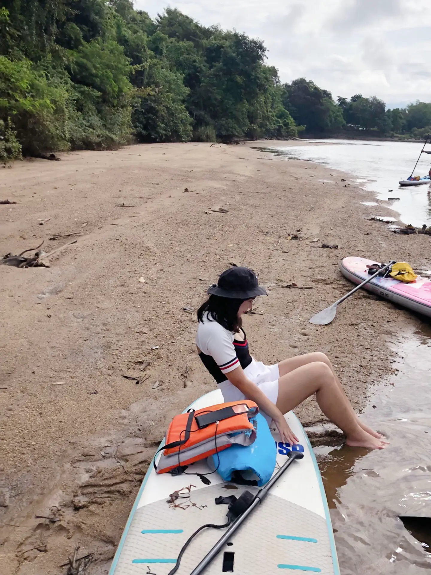 พาพาย SUP Board แบบลุยๆ ที่แม่น้ำแควน้อย | แกลเลอรีที่โพสต์โดย ชมพูพาพาย | Lemon8