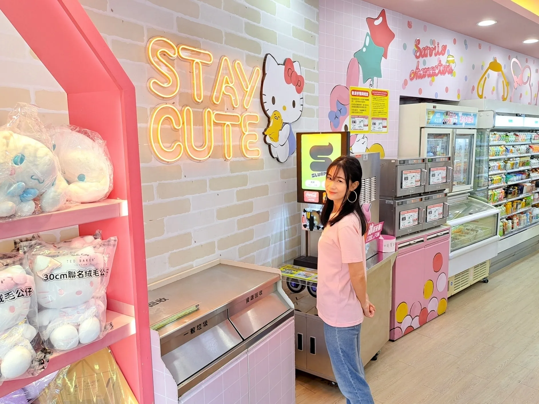7-ELEVEN ซานโตรีนี่ คิตตี้ ประเทศไต้หวัน | แกลเลอรีที่โพสต์โดย Tiew Like สาระ | Lemon8