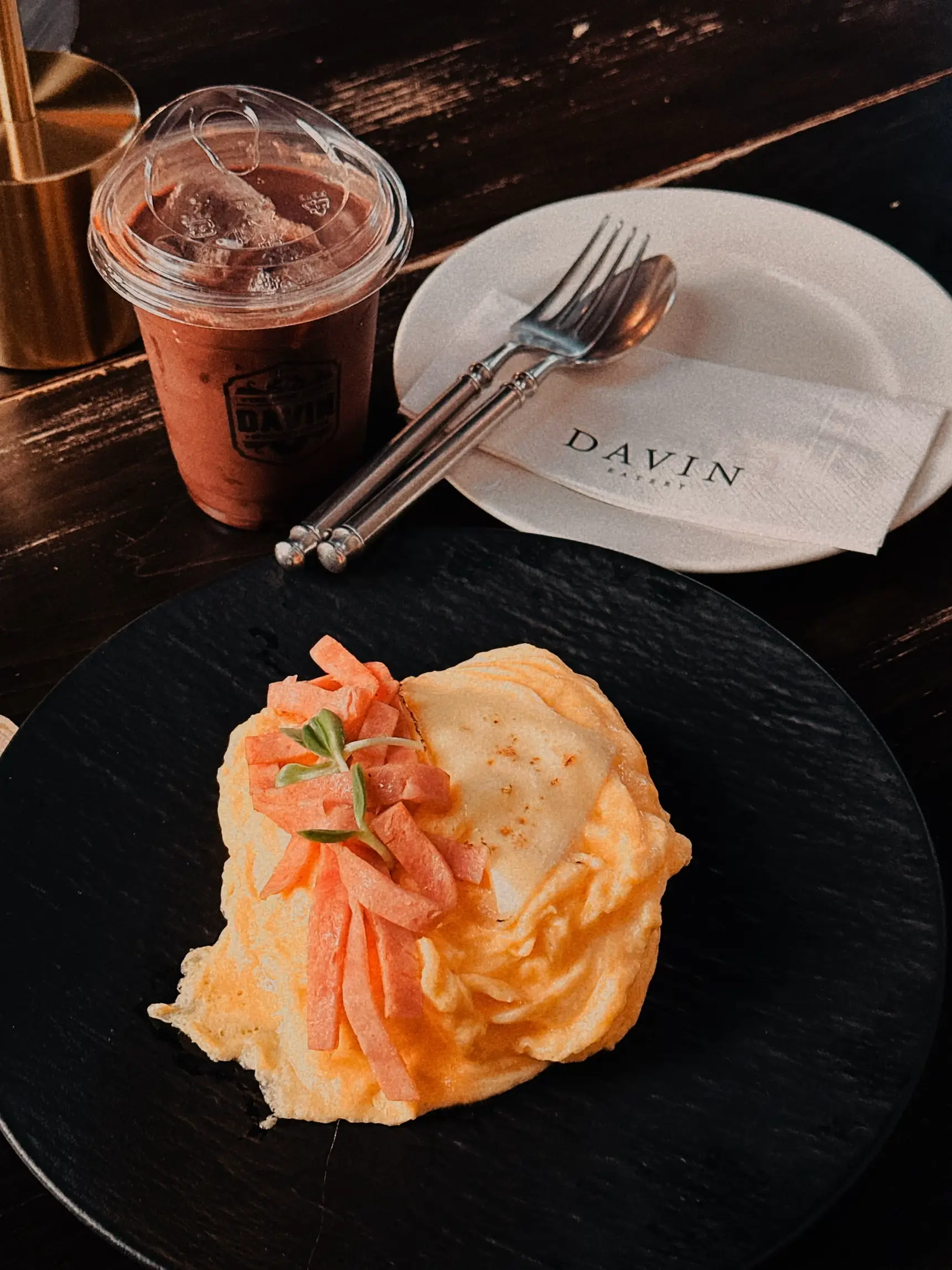 🏺🏛️ คาเฟ่กรีก “Davin” เลียบด่วนรามอินทรา | แกลเลอรีที่โพสต์โดย Disney EVT TH | Lemon8