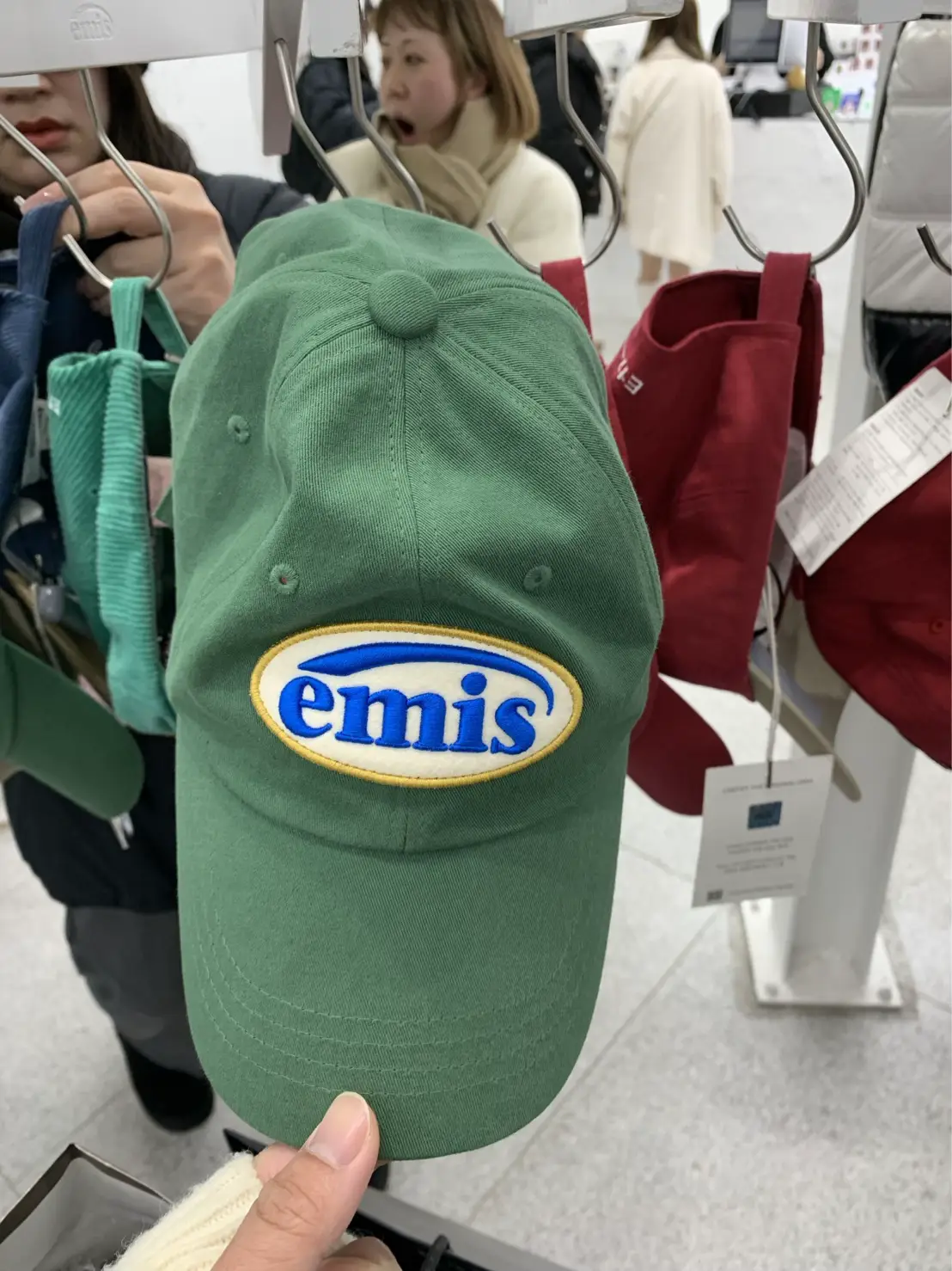 Emis สาขาใหม่ คนล้นร้านมากๆ | แกลเลอรีที่โพสต์โดย James 健思 | Lemon8