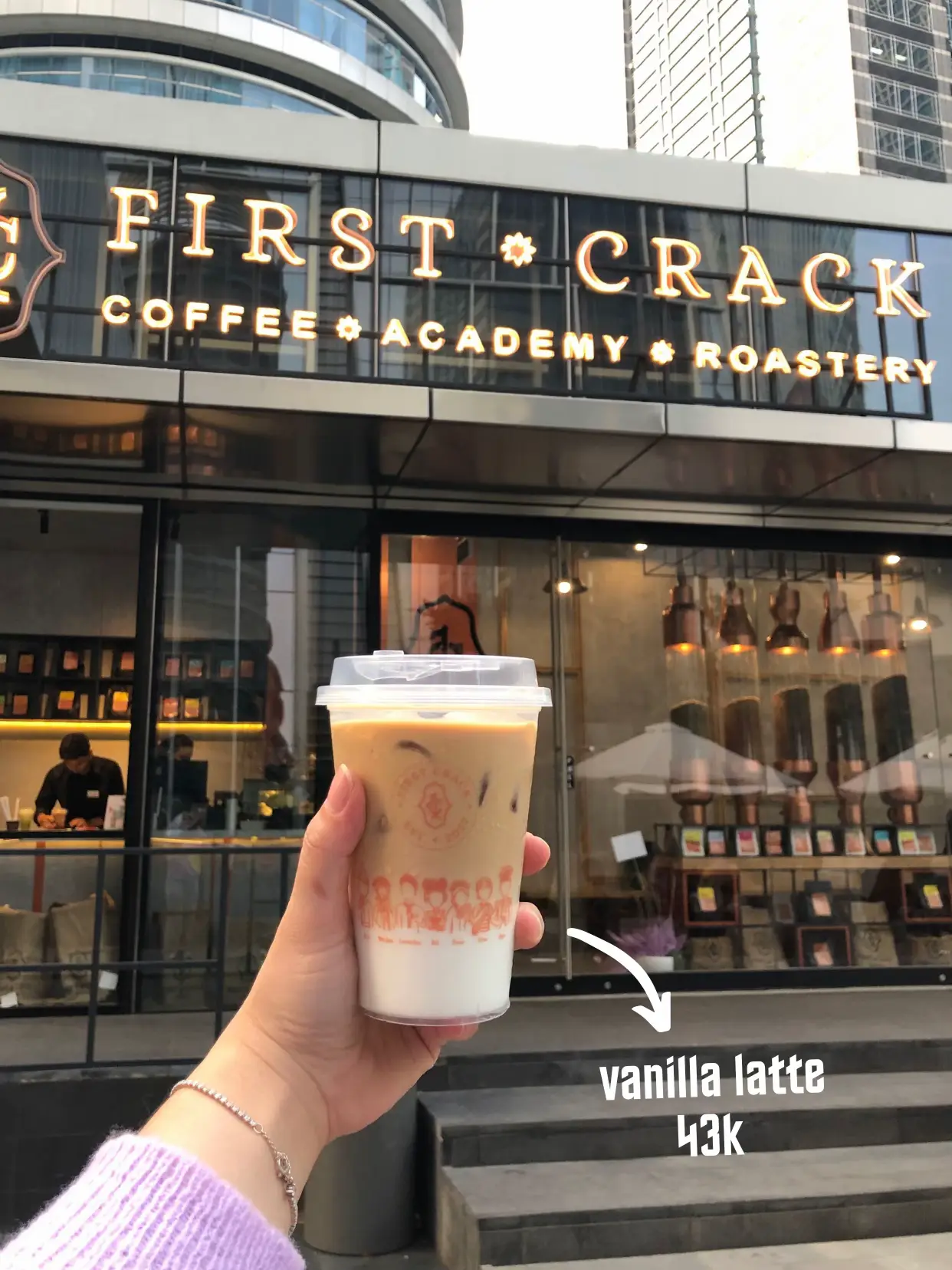 Coffeshop Viral di SCBD☕️ Cozy & Best View | Galeri diposting oleh FOODIW🍰📸 | Lemon8