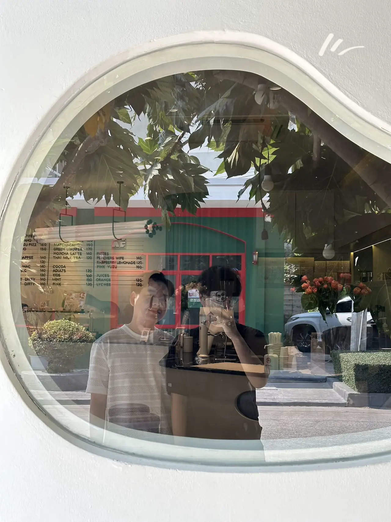 LOAF 🍞 คาเฟ่บรรยากาศดี กาแฟดี ใจกลางพัทยา | แกลเลอรีที่โพสต์โดย Toey Chayanan | Lemon8