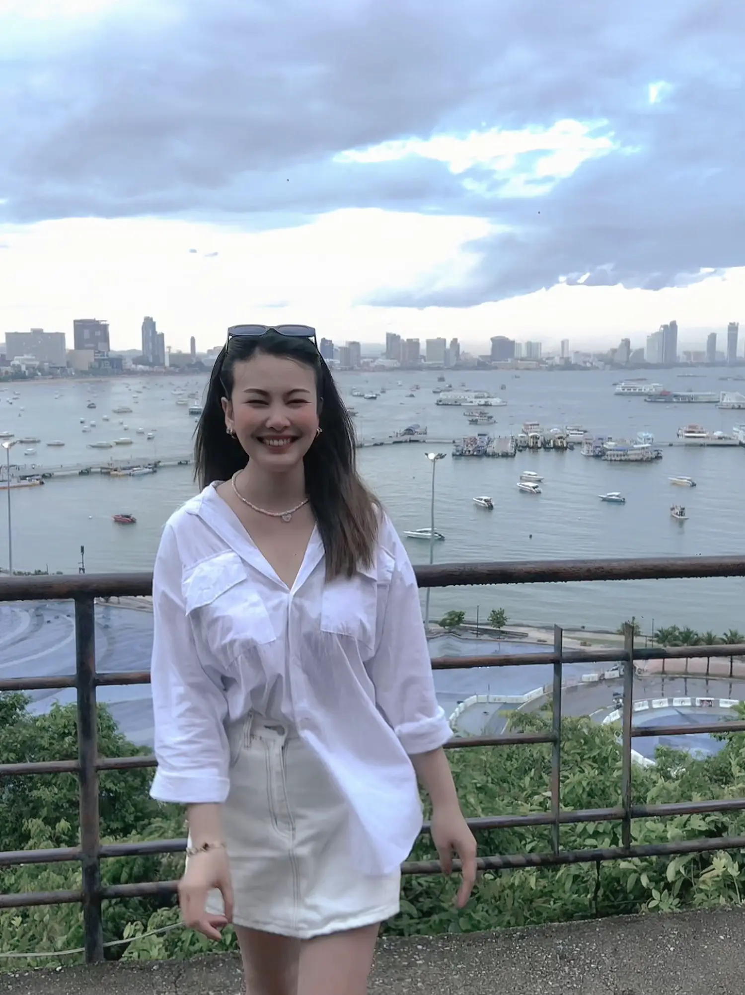 ไปทะเล ลุคชิลๆเชิ้ตขาว | แกลเลอรีที่โพสต์โดย 𝑴𝑨𝒀𝑺𝑨. ♡ | Lemon8