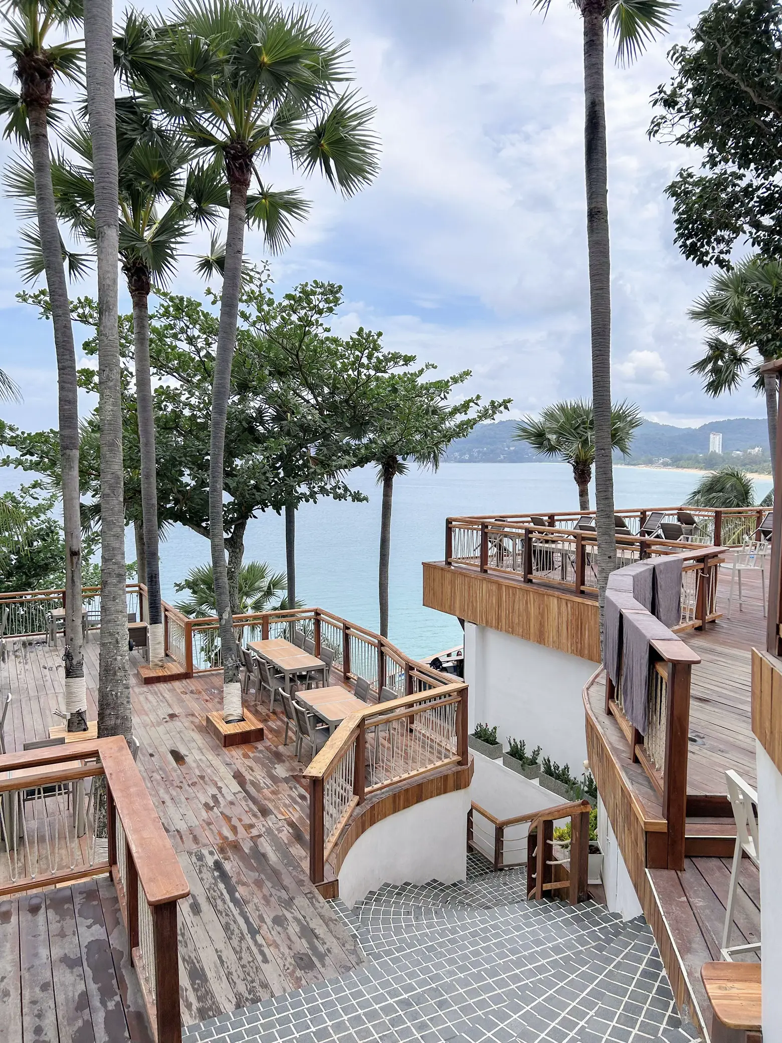 The commune terrace & bar คาเฟ่ภูเก็ตติดทะเลเปิดใหม่2024 | แกลเลอรีที่ ...