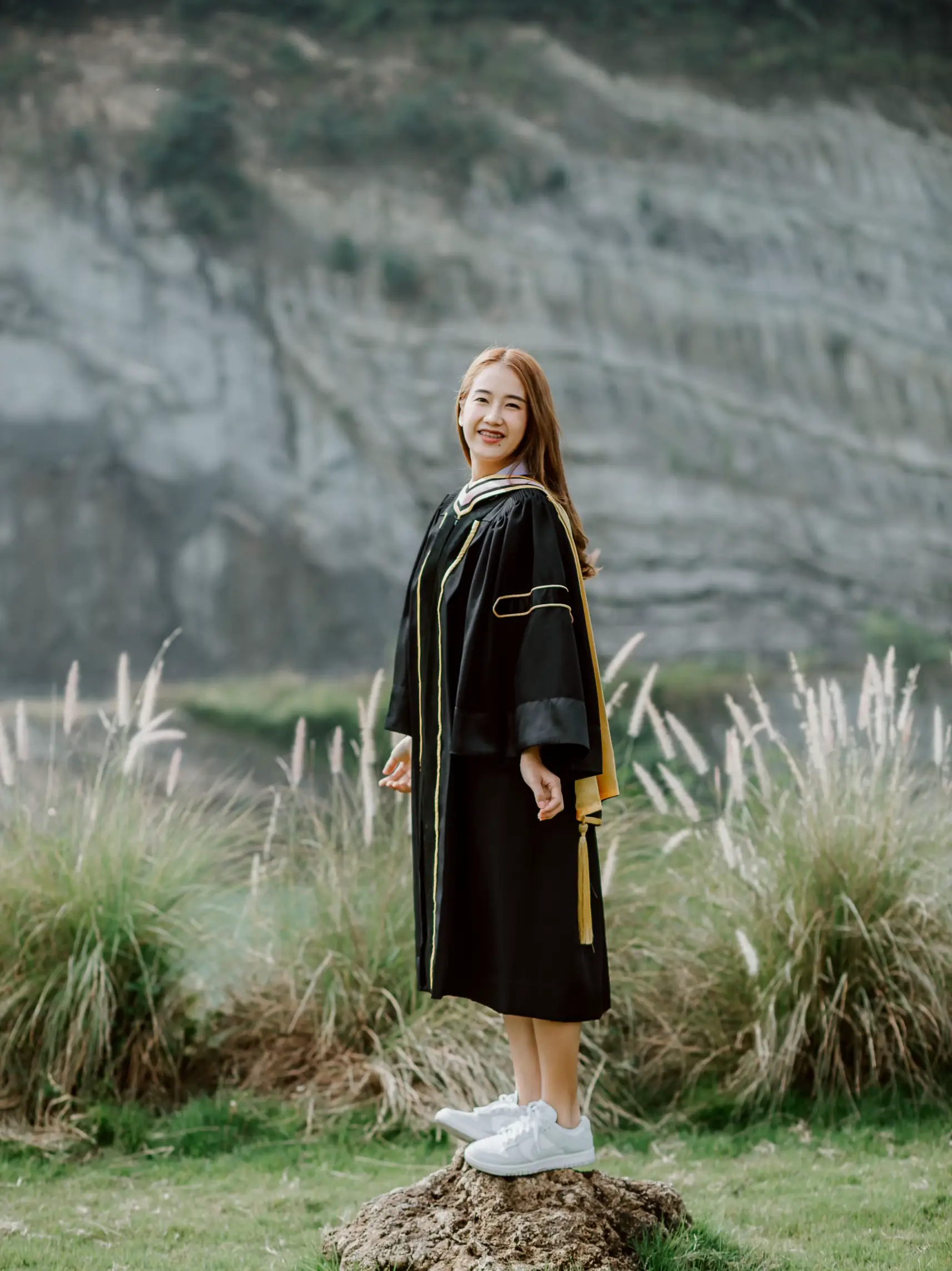 ถ่ายรูปรับปริญญานอกรอบเก๋ๆไม่เหมือนใคร | แกลเลอรีที่โพสต์โดย ns_maprang | Lemon8