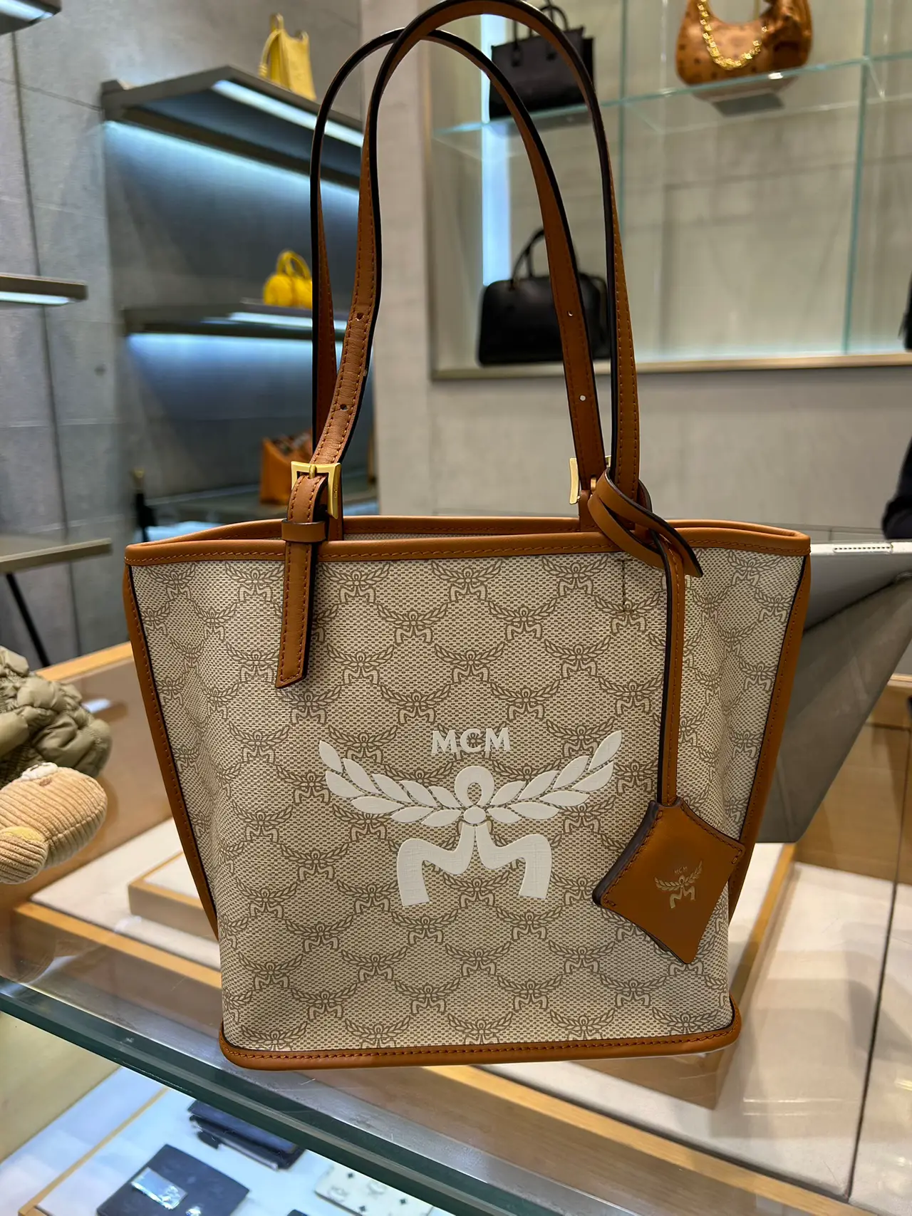 MCM ใบแรก จากช็อปไทย | แกลเลอรีที่โพสต์โดย Tiny corner | Lemon8