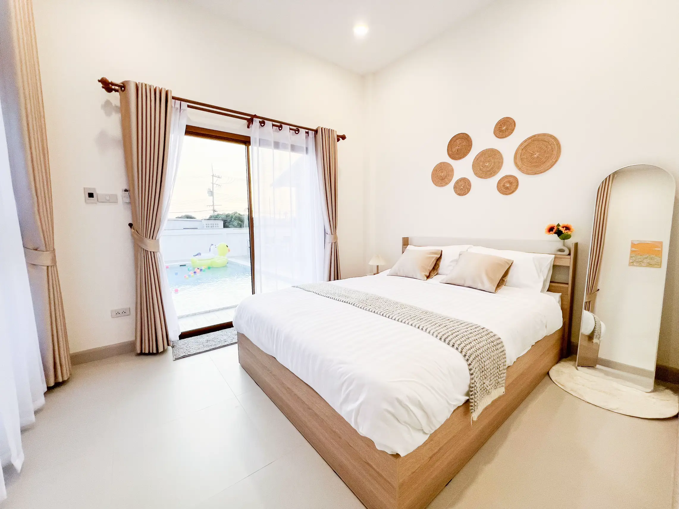 The Teak พูลวิลล่าสัตหีบ | แกลเลอรีที่โพสต์โดย Kaori Kaow | Lemon8